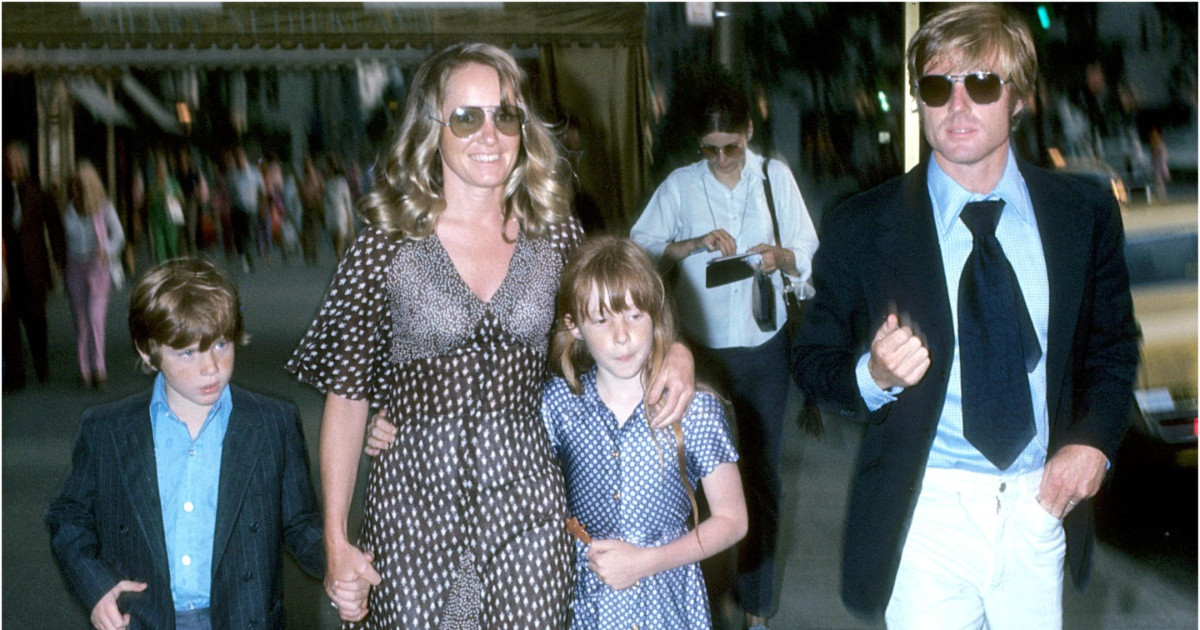Robert Redford Had 4 Kids With 1st Wife Lola Van Wagenen. Daughters Amy & Shauna Survive - Men's ...