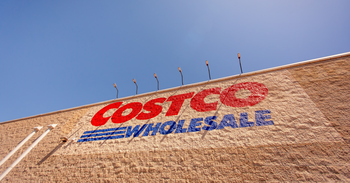 Costco's XL Teakhaus Cutting Board Has a Useful Feature - Men's Journal