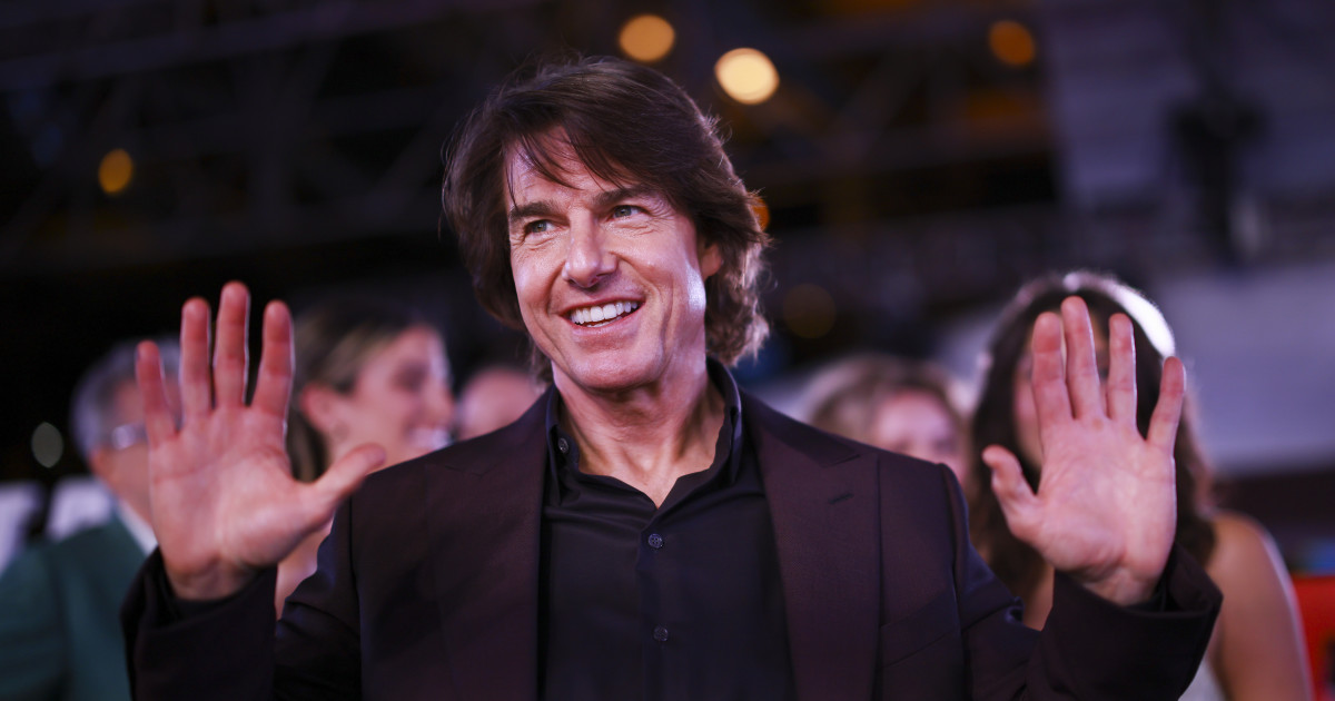 Joe Rogan Calls Tom Cruise ‘Nuts’ in Honest Podcast Moment - Men's Journal