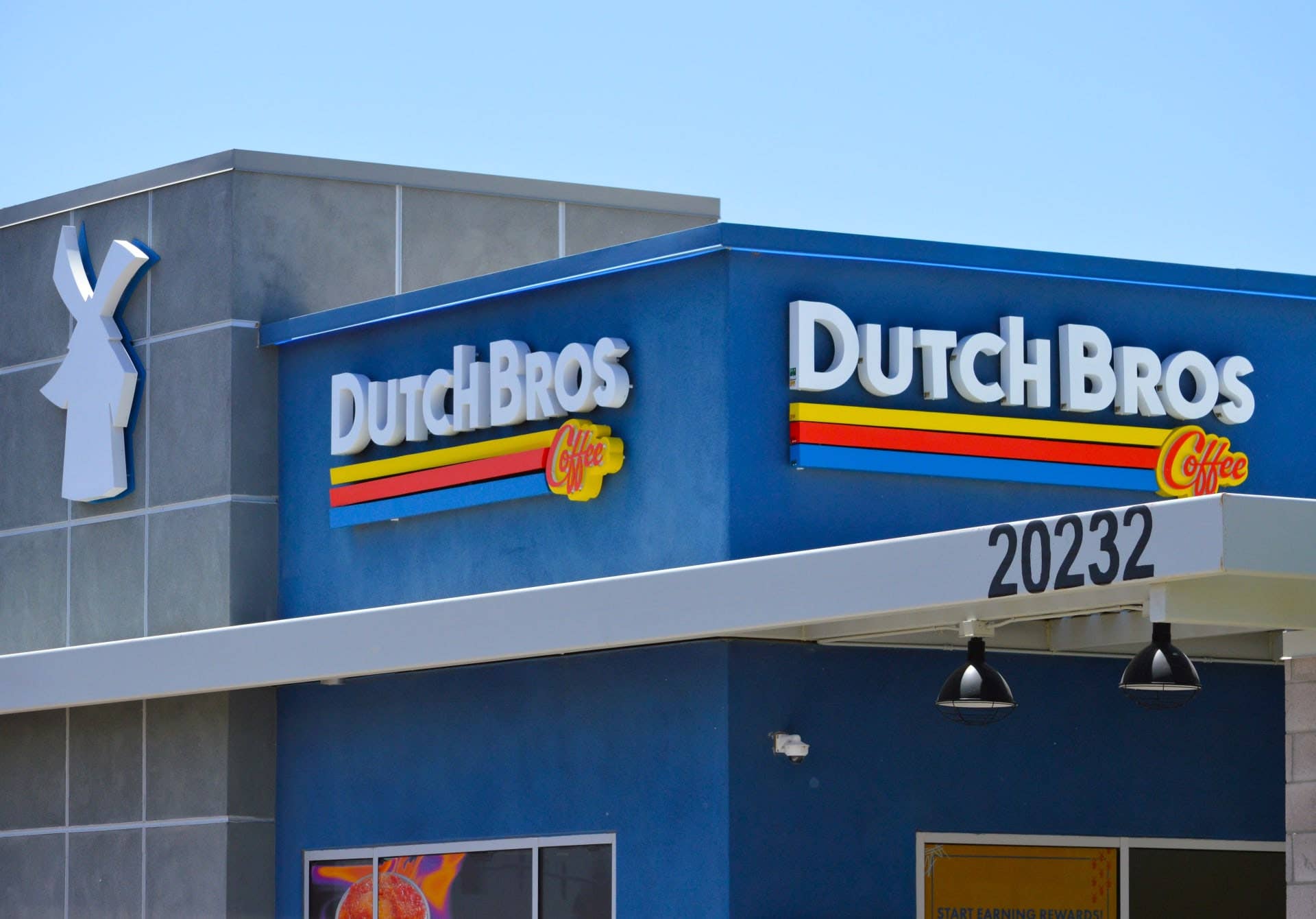Is Dutch Bros Open on Thanksgiving? 2025 Holiday Hours - Men's Journal