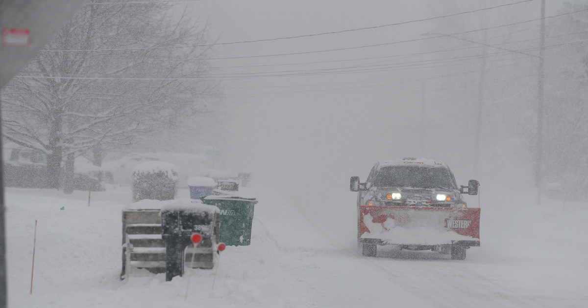 NWS Map Shows One State Still Facing up to 48 Inches of Snow - Men's ...