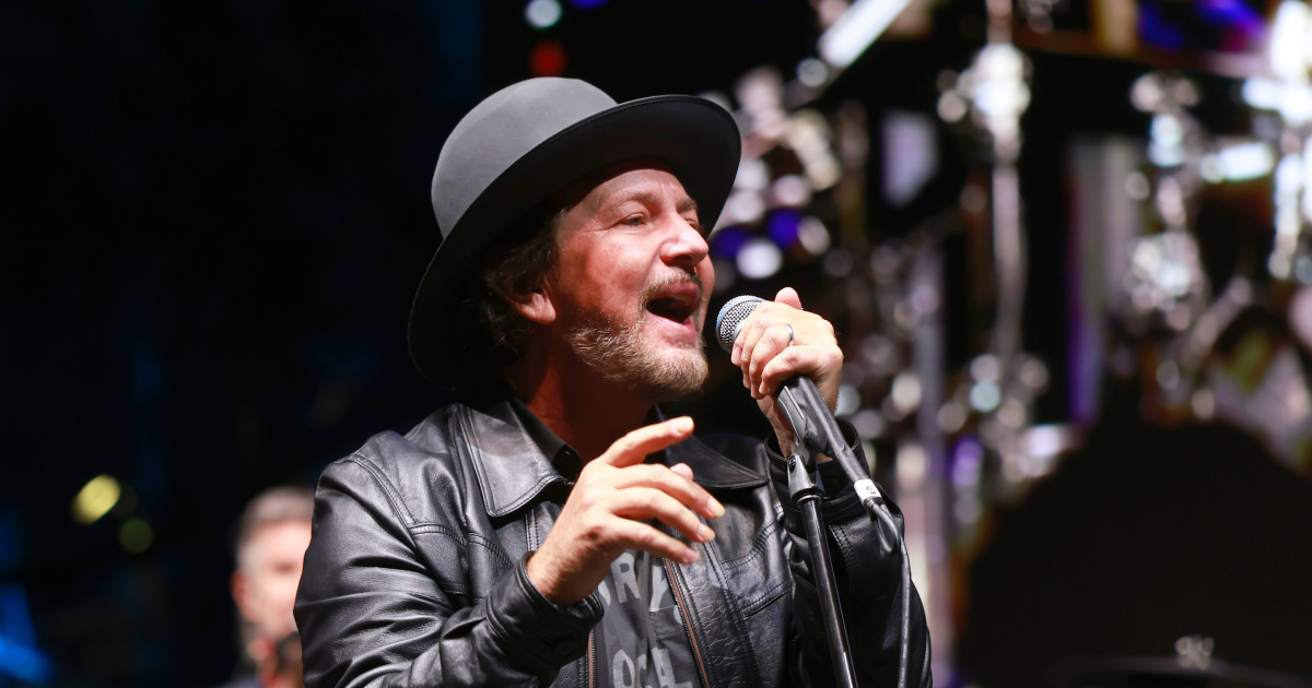 Pearl Jam's Eddie Vedder Makes Major Tour Announcement - Men's Journal