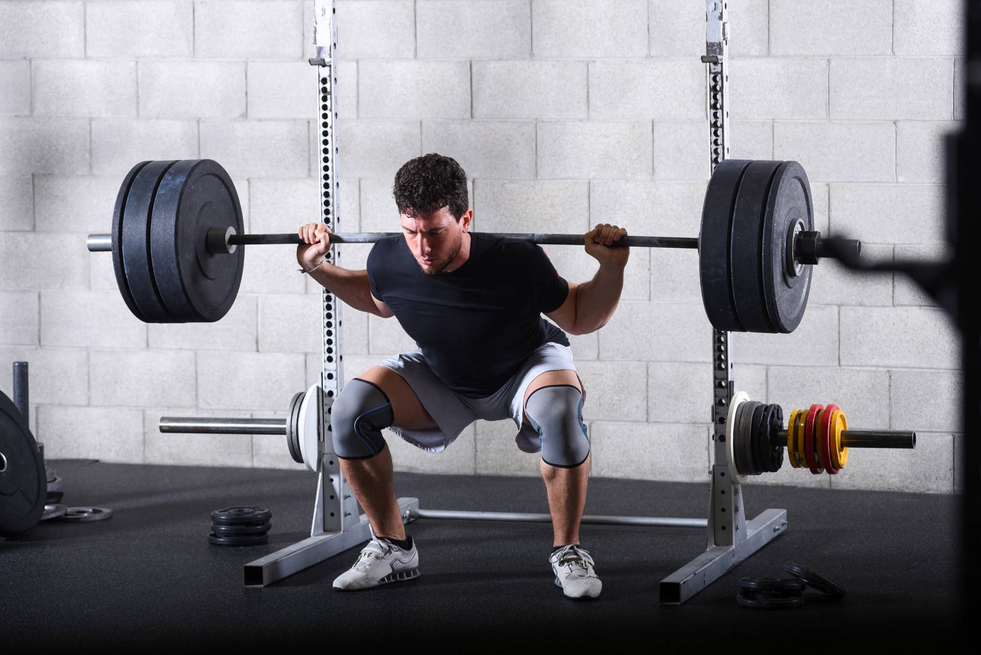 Bodybuilder Swears by Narrow-Stance Squats for Defined Quads - Men's ...