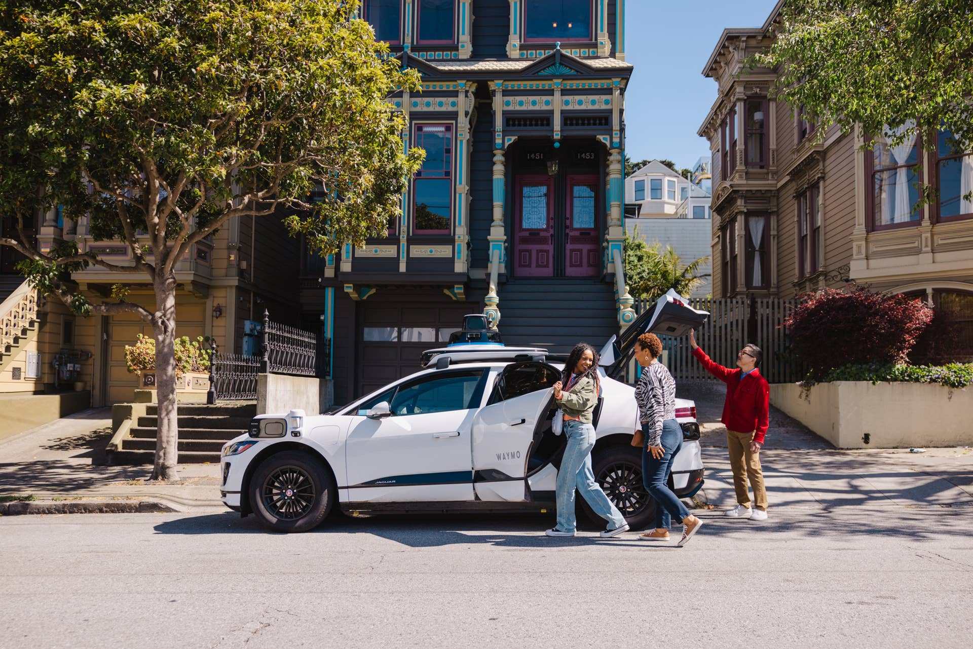 Waymo Pays Doordash Drivers To Close Doors - Men's Journal
