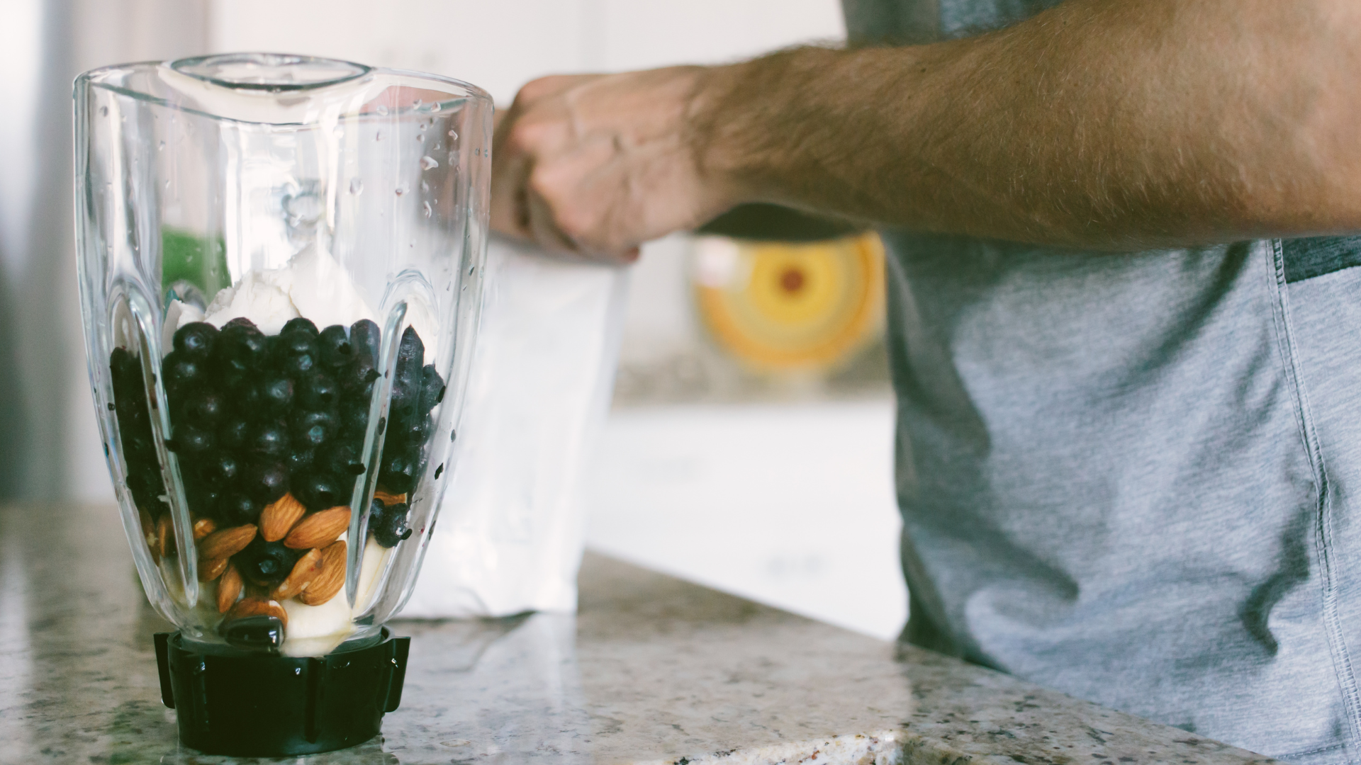 7 Bulking Smoothies to Build Muscle Fast - Men's Journal