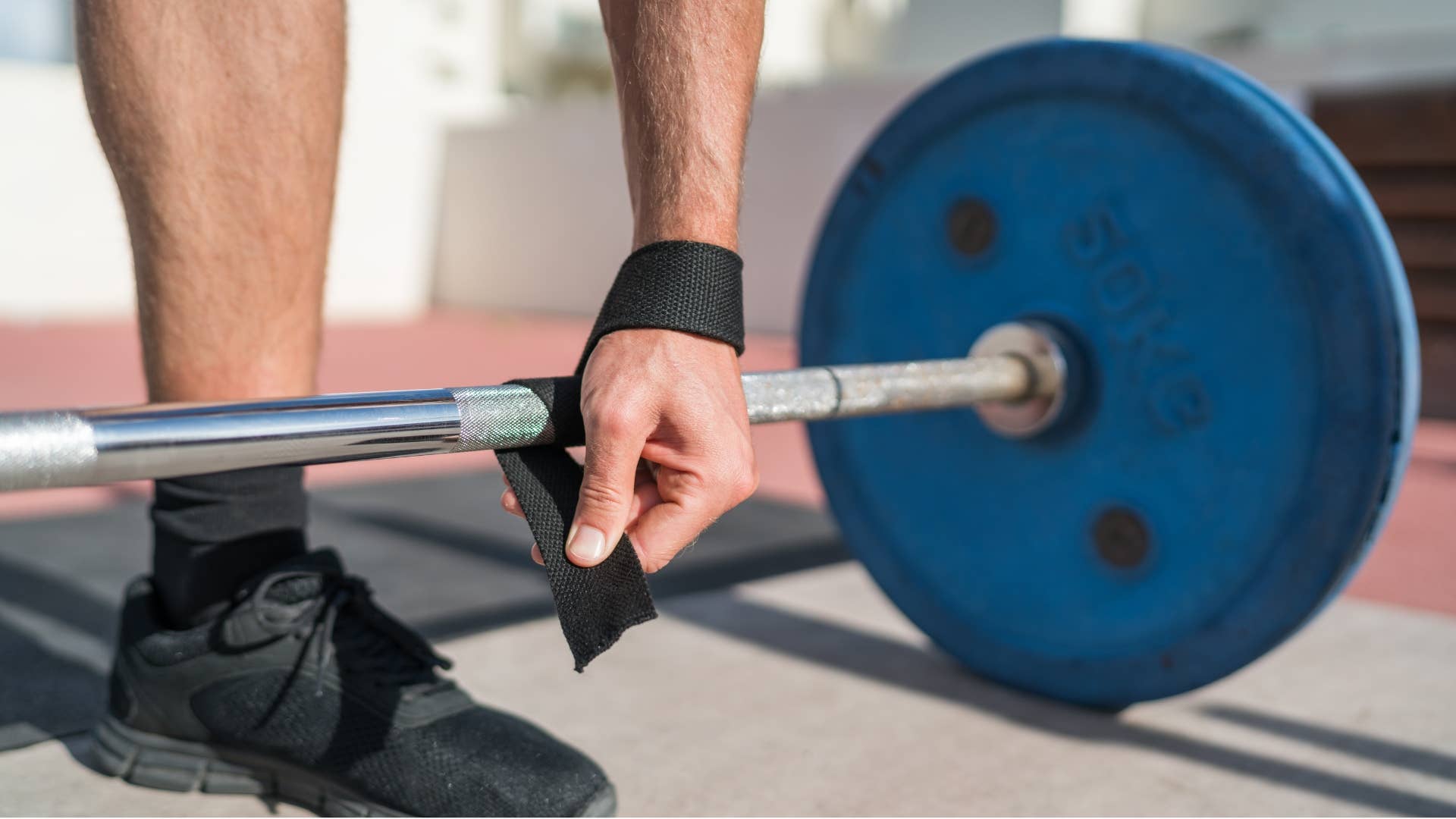 How to Use Lifting Straps to Hit New Strength Benchmarks - Men's Journal