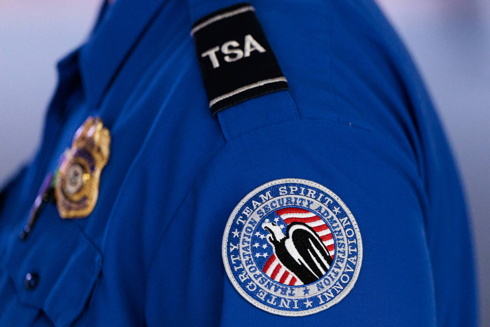 3 Drastic Ways TSA Agents Are Making Money Right Now - Men's Journal