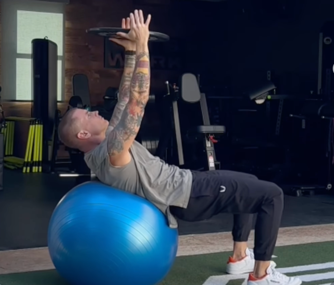 15-Minute Stability Ball Workout for a Strong, Shredded Core - Men's ...