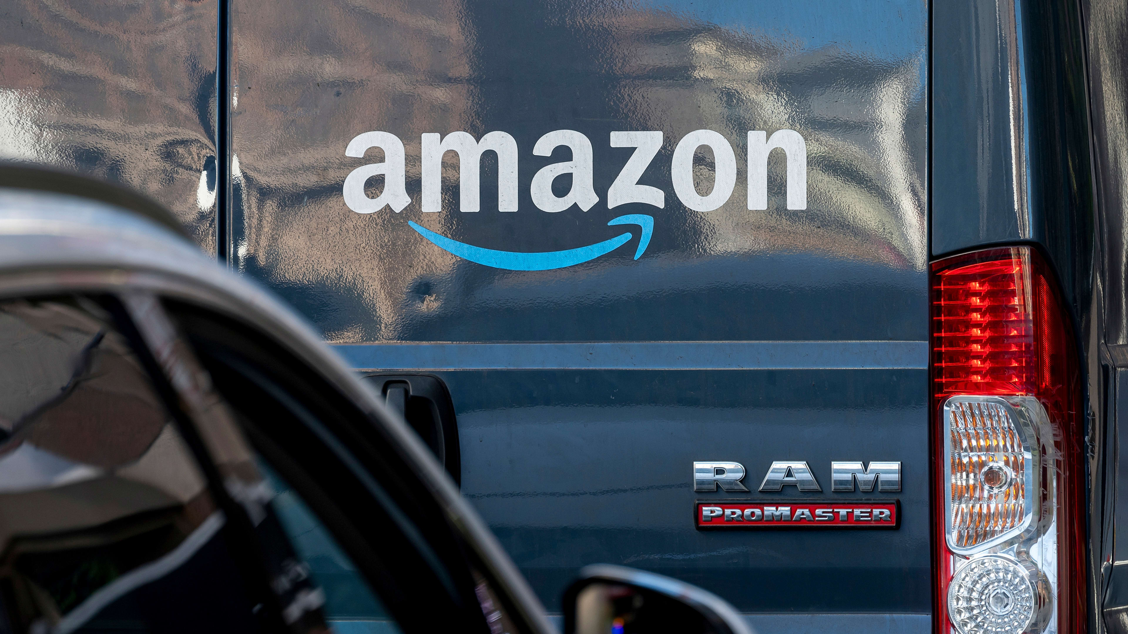 Amazon Is Selling a Mini Space Heater For Only $12 Right Now - Men's ...