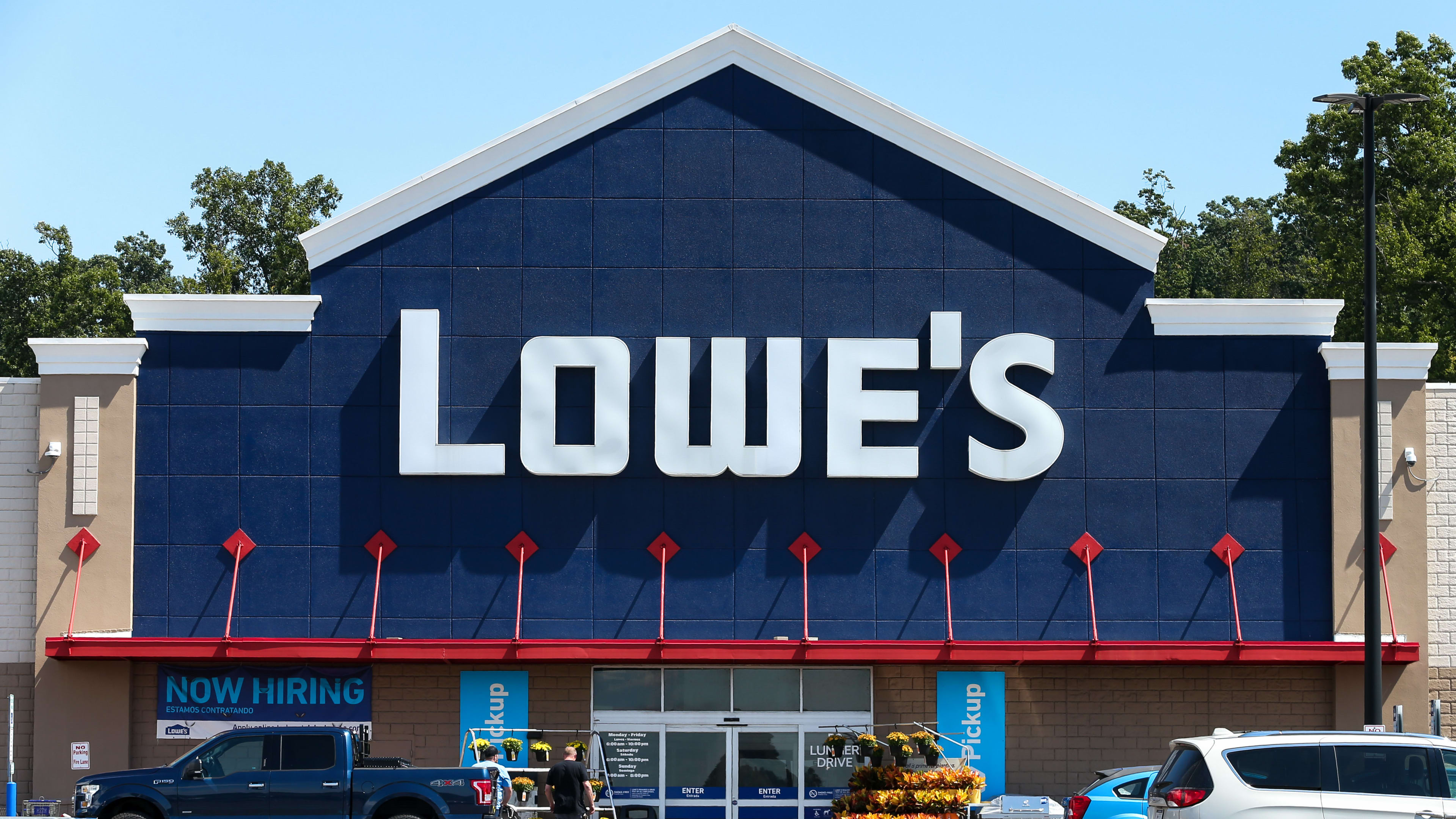 Toro’s 24-Inch Electric Snow Blower Is $300 Off at Lowe's - Men's Journal