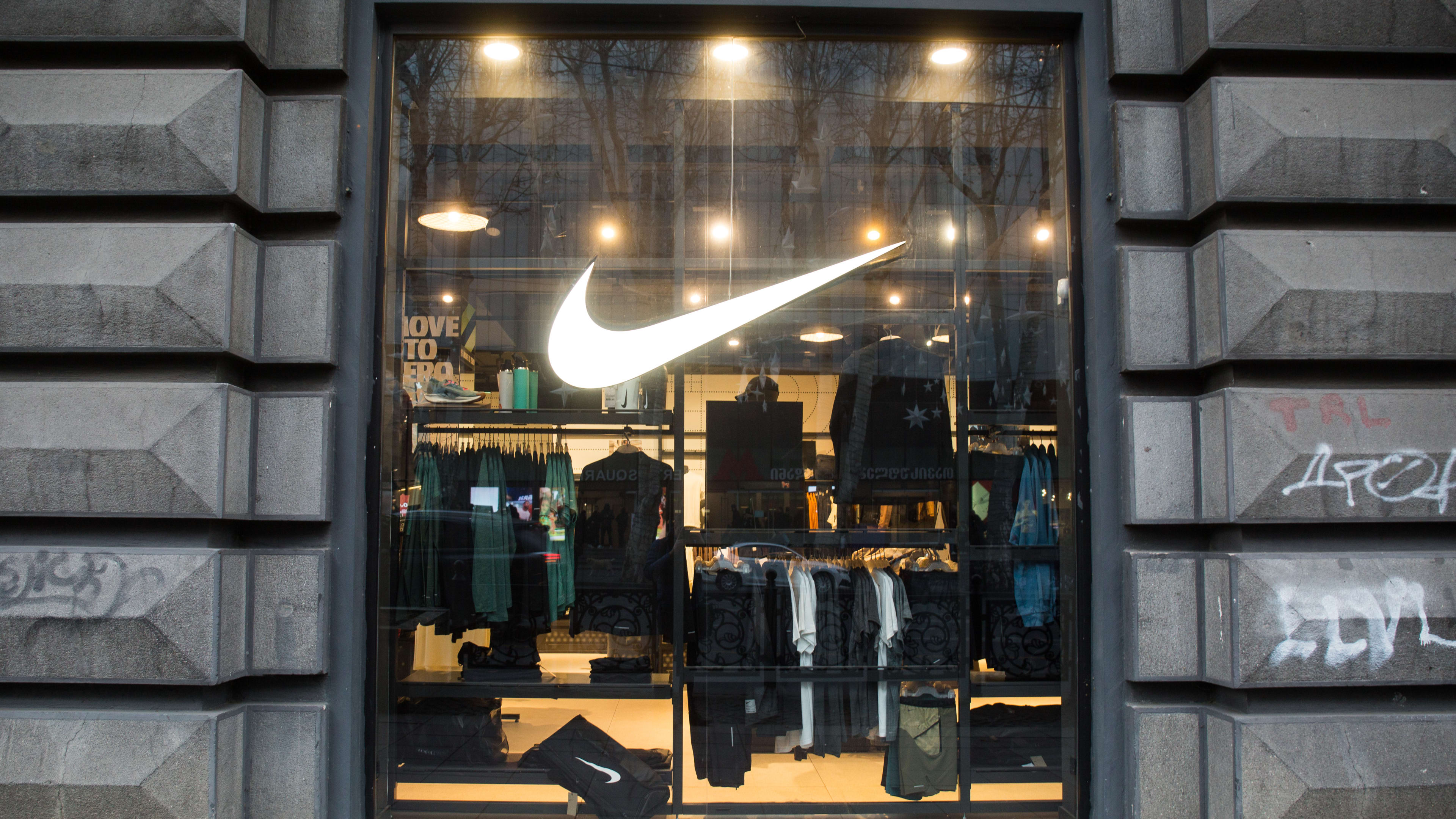 Nike’s Premium Air Max 90s Are Over $40 Off Right Now - Men's Journal