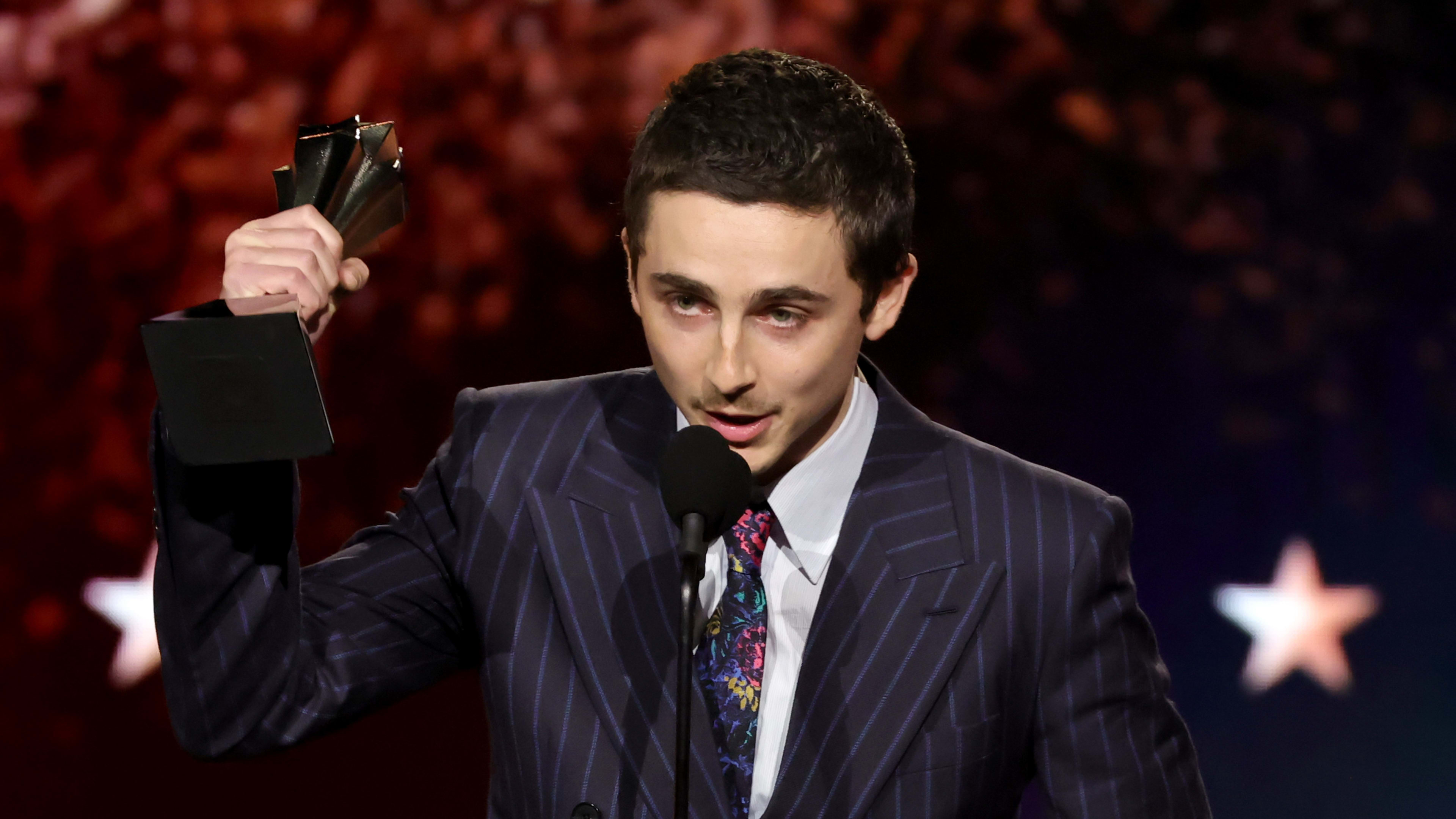 Timothee Chalamet's Critics Choice Moment With Michael B. Jordan Goes ...