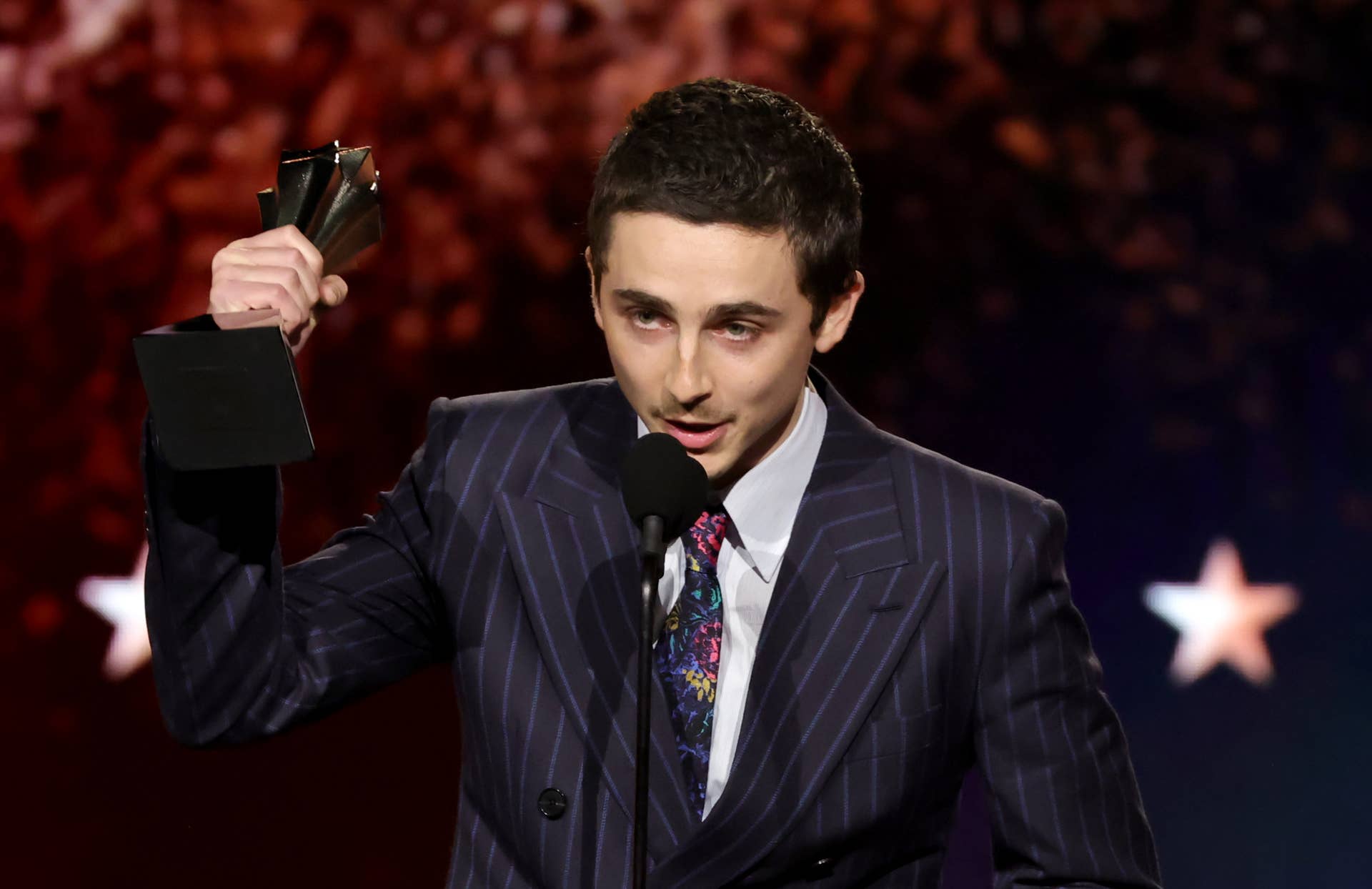 Timothee Chalamet's Critics Choice Moment With Michael B. Jordan Goes ...