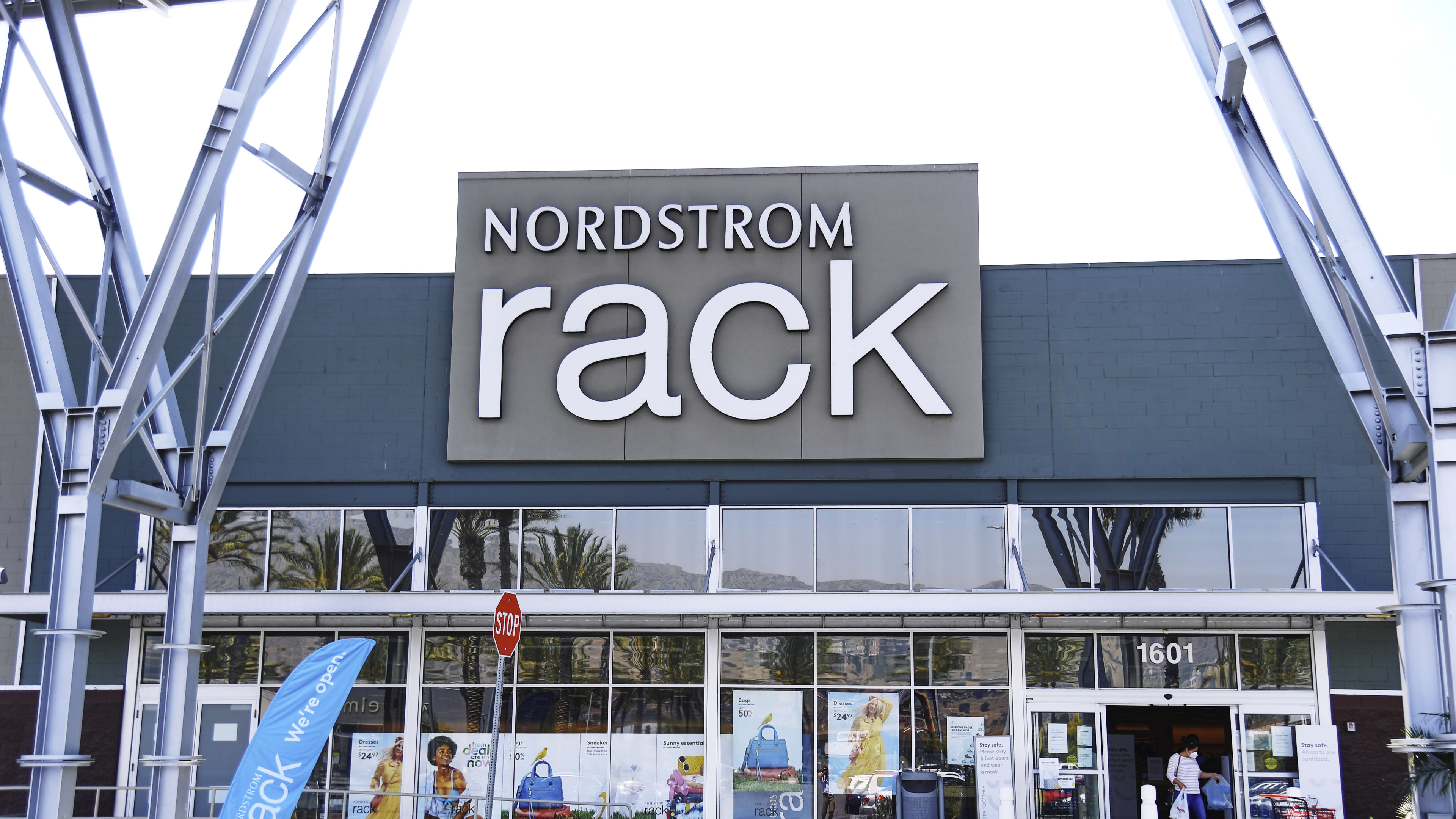 Tommy Bahama's Refreshing St. Barts Cologne Is Now Only $20 - Men's Journal