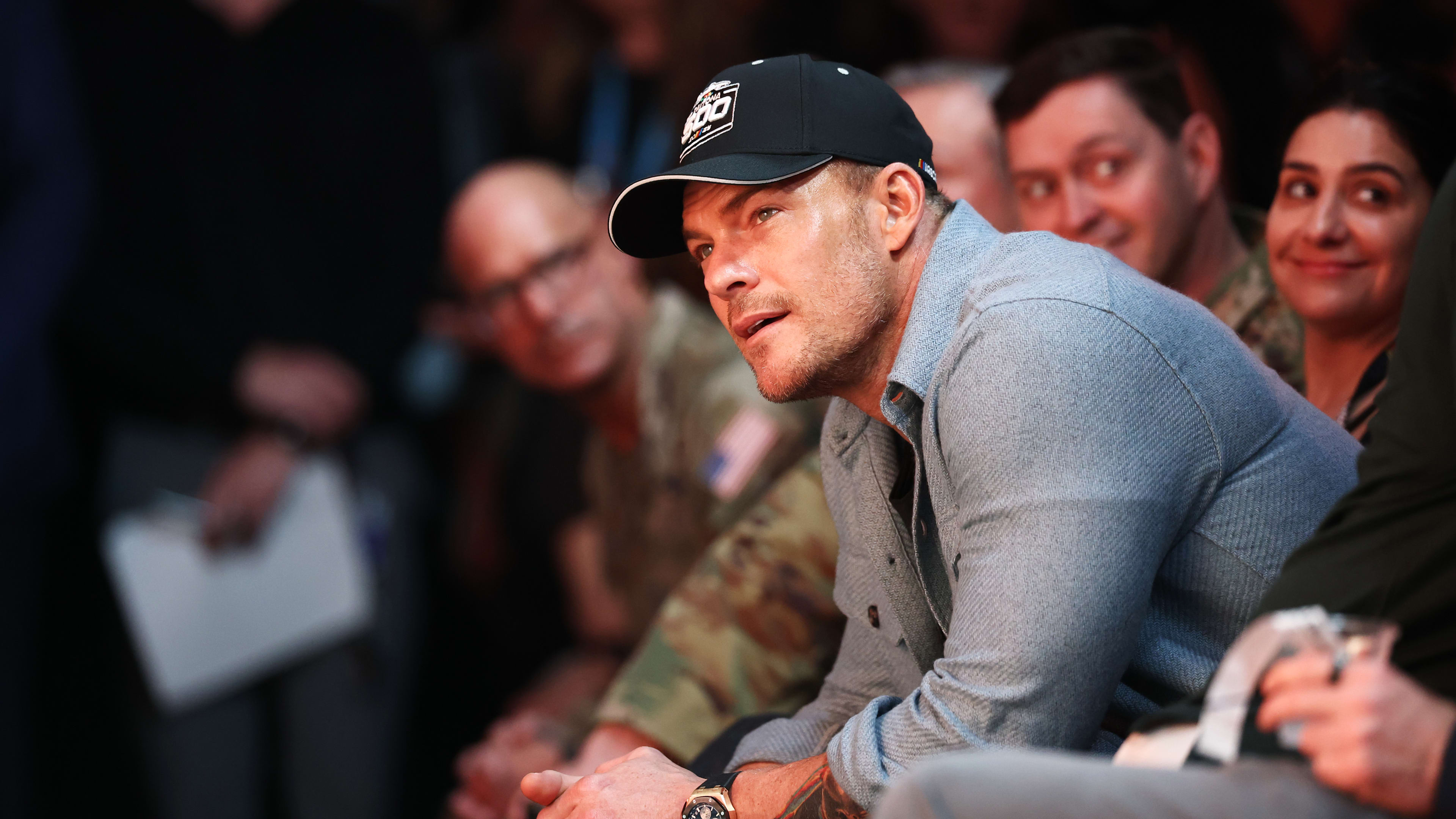 ‘Reacher’ Star Alan Ritchson Gives Unexpected Update on ‘Batman’ Future ...