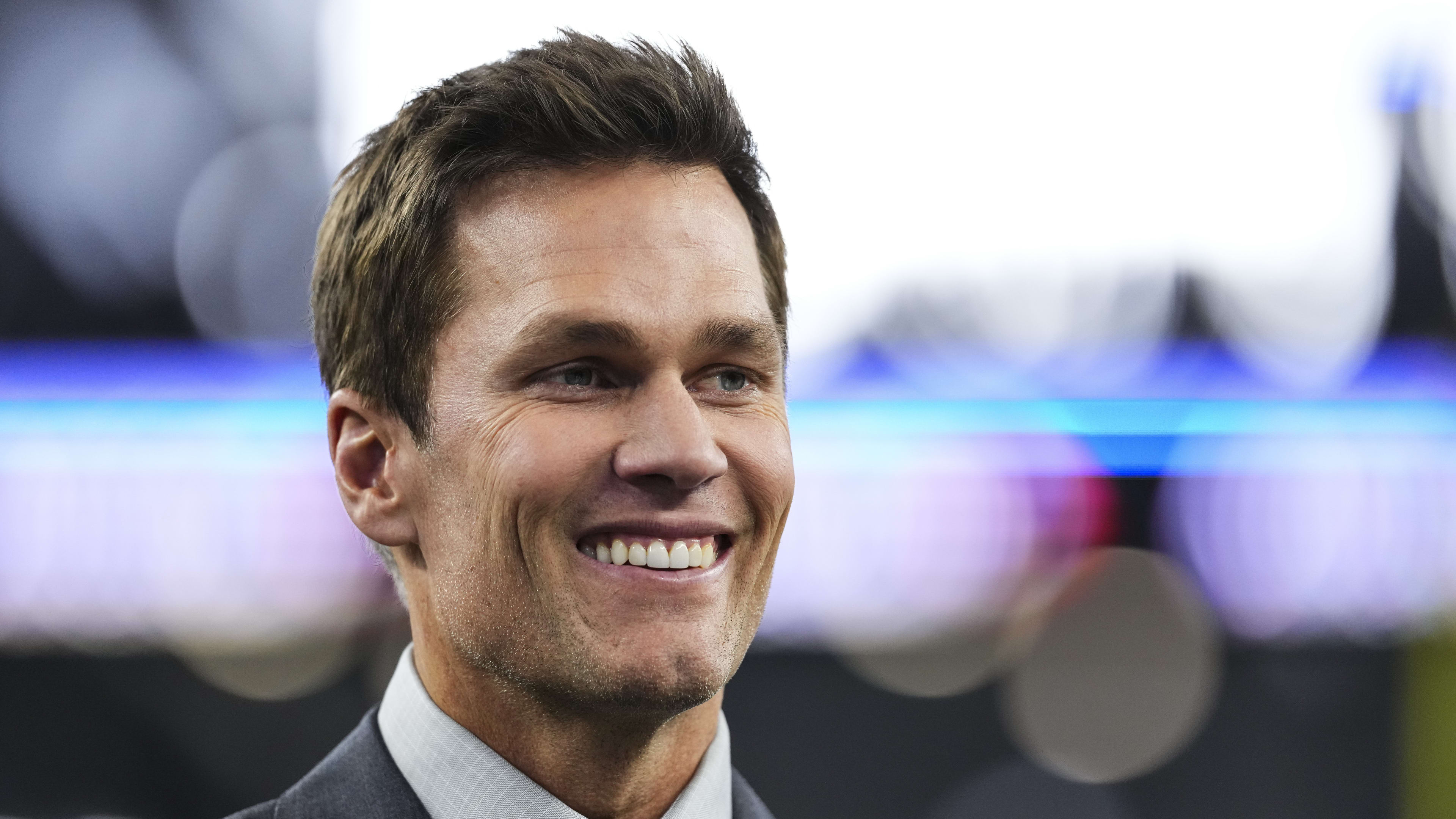 brady attends wedding