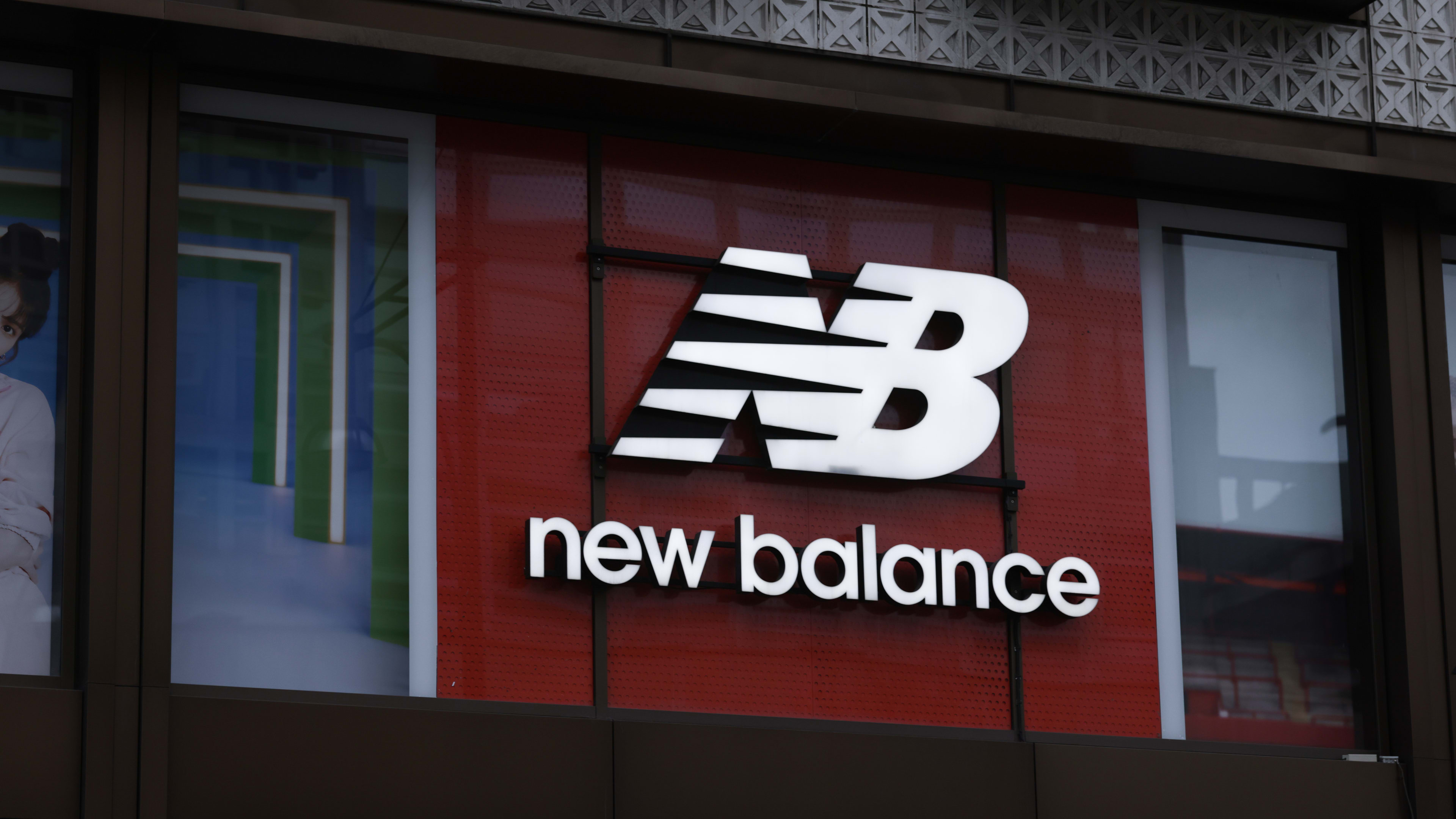 These New Balance Walking Shoes Are Over Half Off at Zappos - Men's Journal