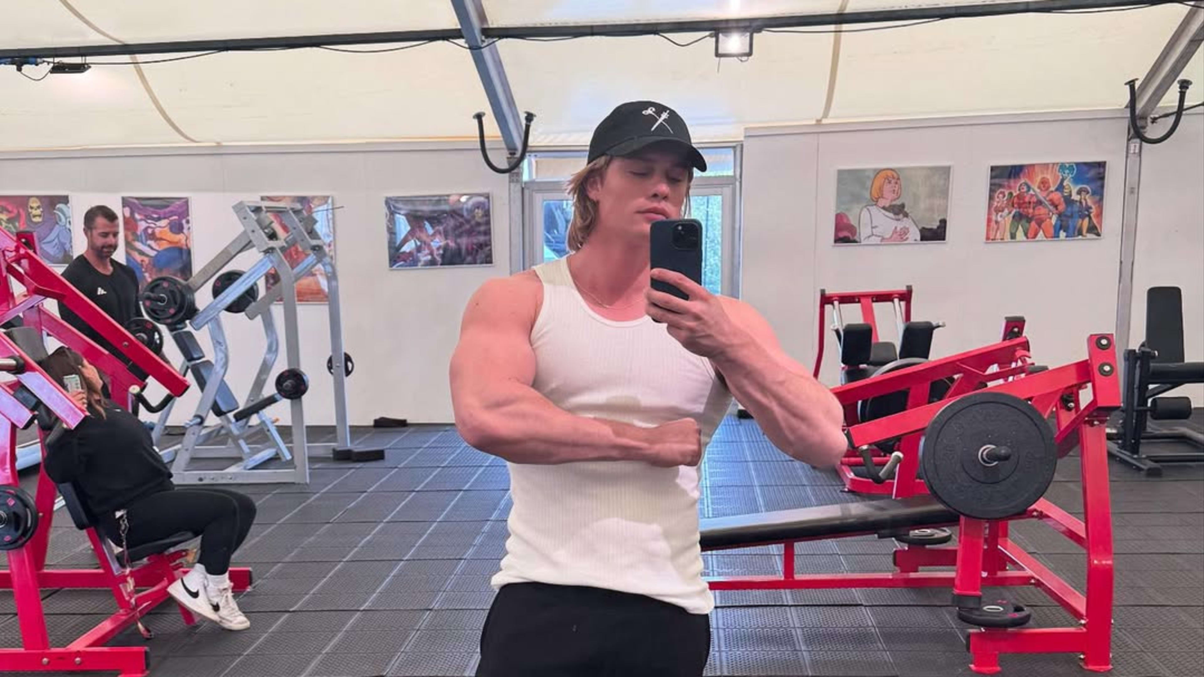 Nicholas Galitzine Shows Off Wild Body Transformation as He-Man in ...