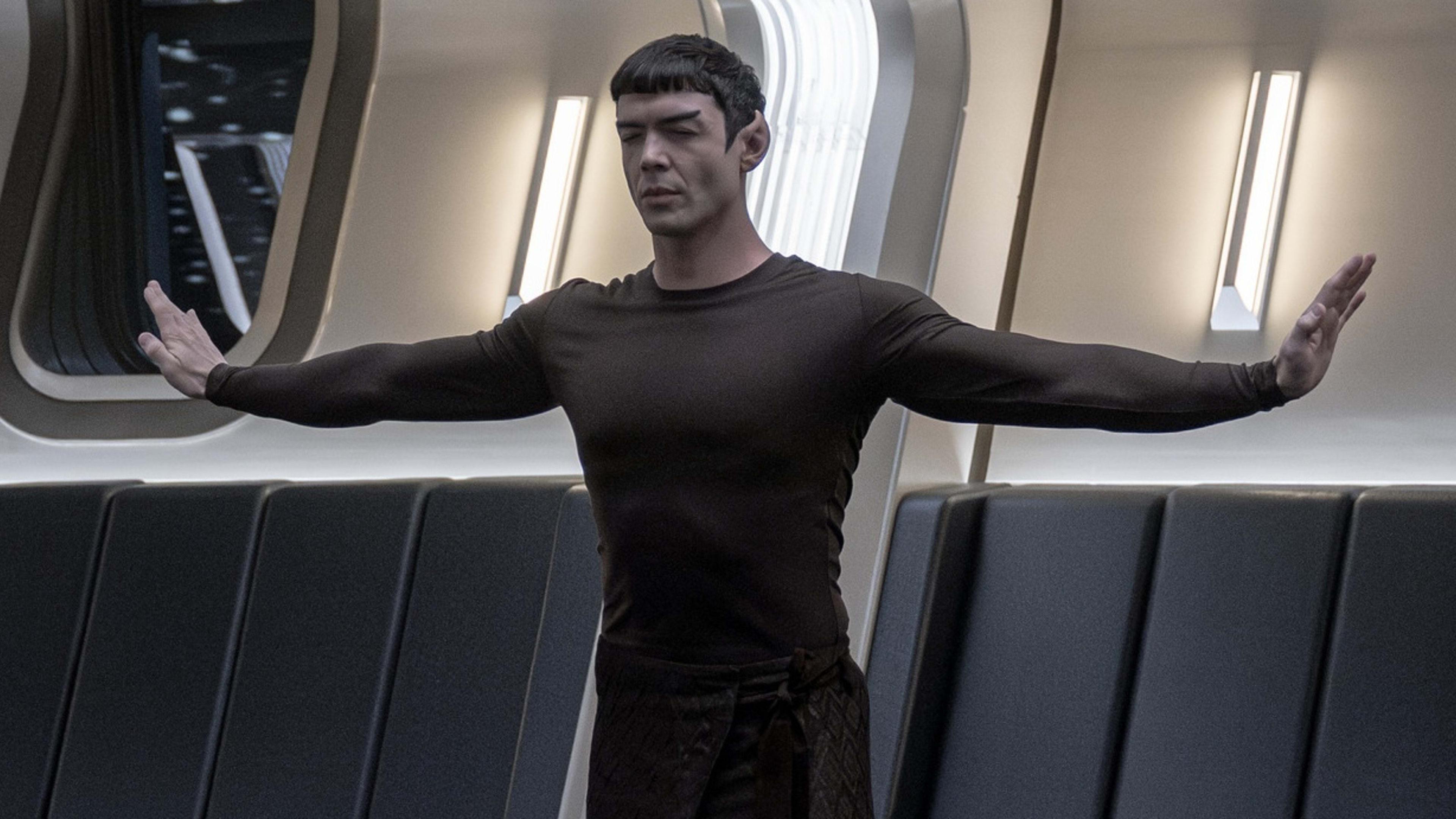 How Star Trek's Ethan Peck Got His 'Hot Spock' Body - Men's Journal