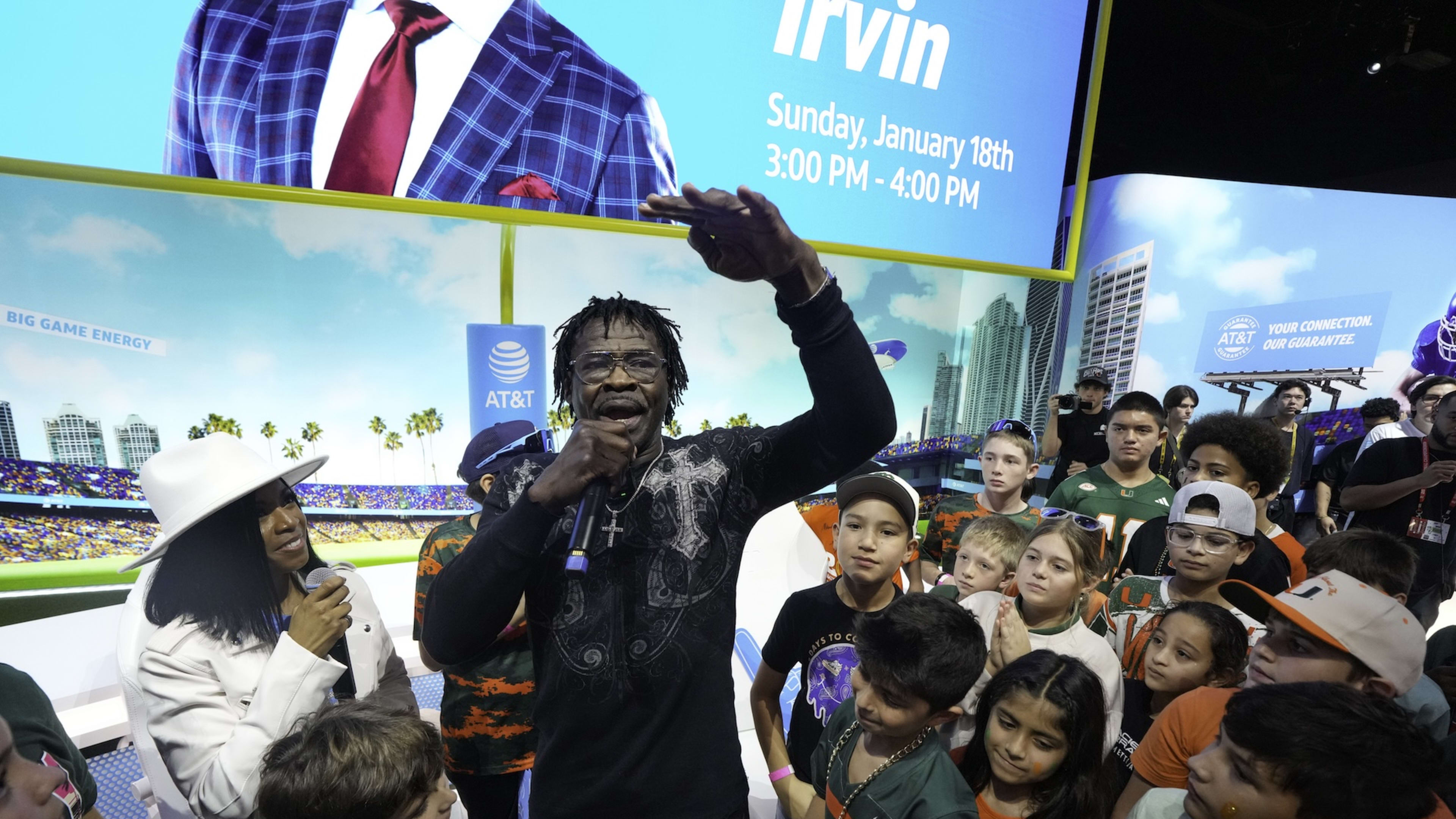 Michael Irvin Reveals His Message to Miami Players Before Kickoff - Men ...