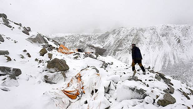 Survival Stories from Mount Everest - Men's Journal