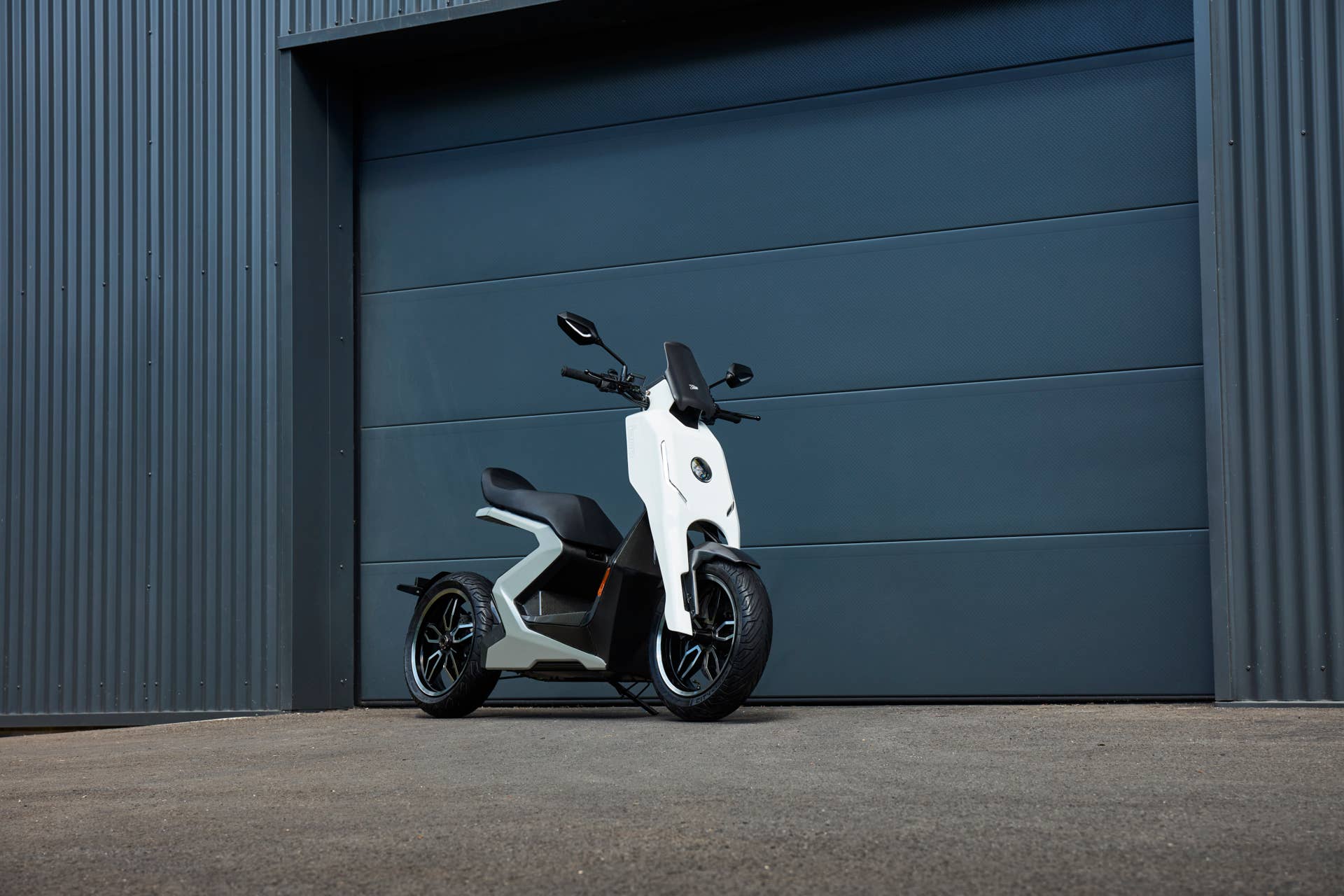 Zapp i300 Electric Scooter Is Coming Stateside - Men's Journal