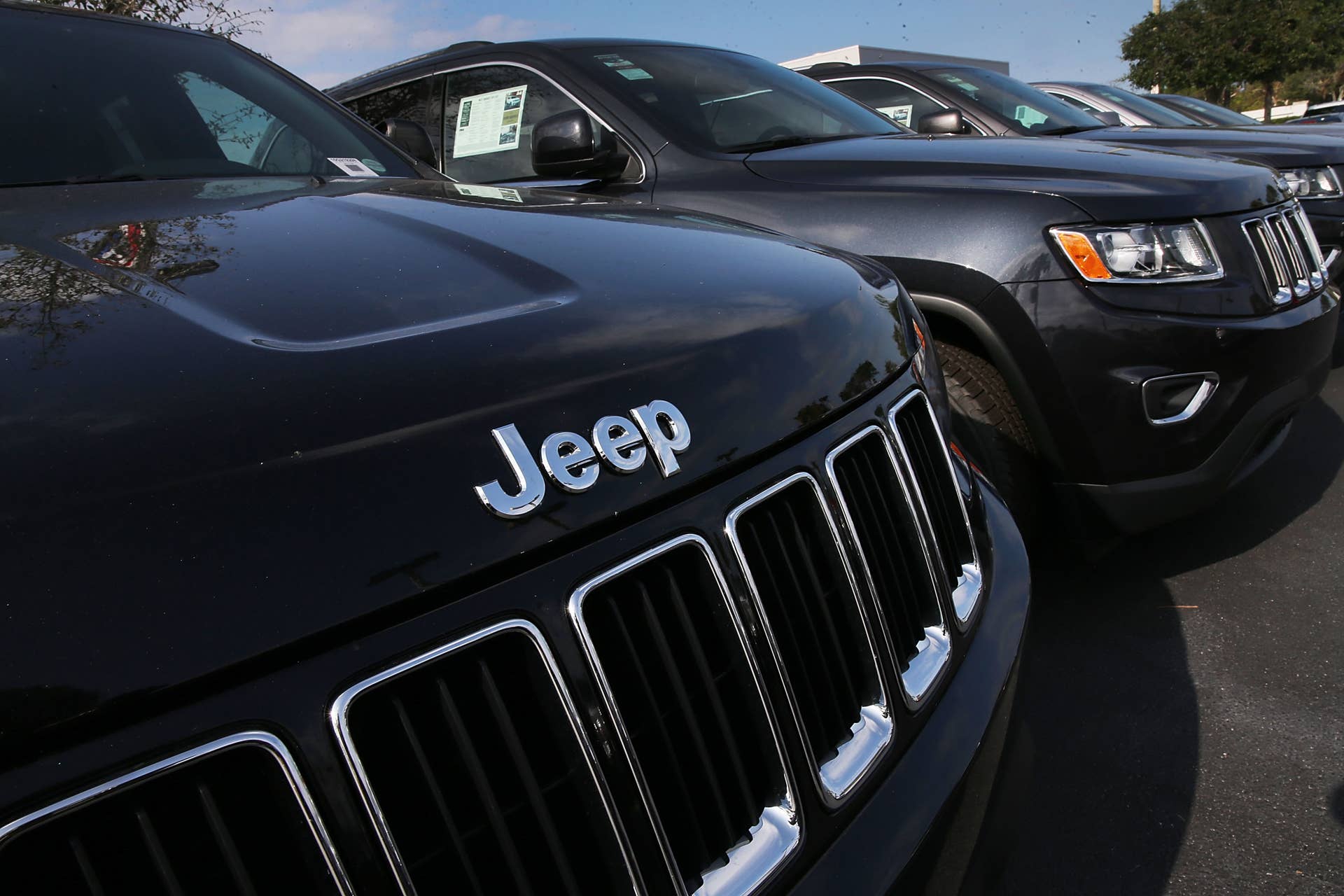 Fire-Hazard Recall Announced for 130,00 Jeep Cherokee SUVs - Men's Journal