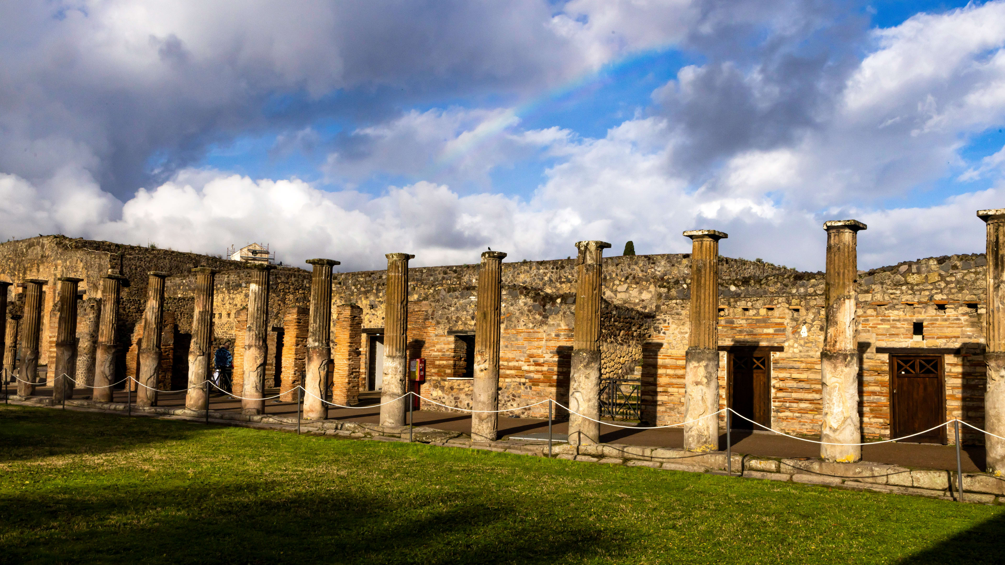 Archaeologists Find 2,000-Year-Old, Mostly Intact Fresco in Pompeii ...