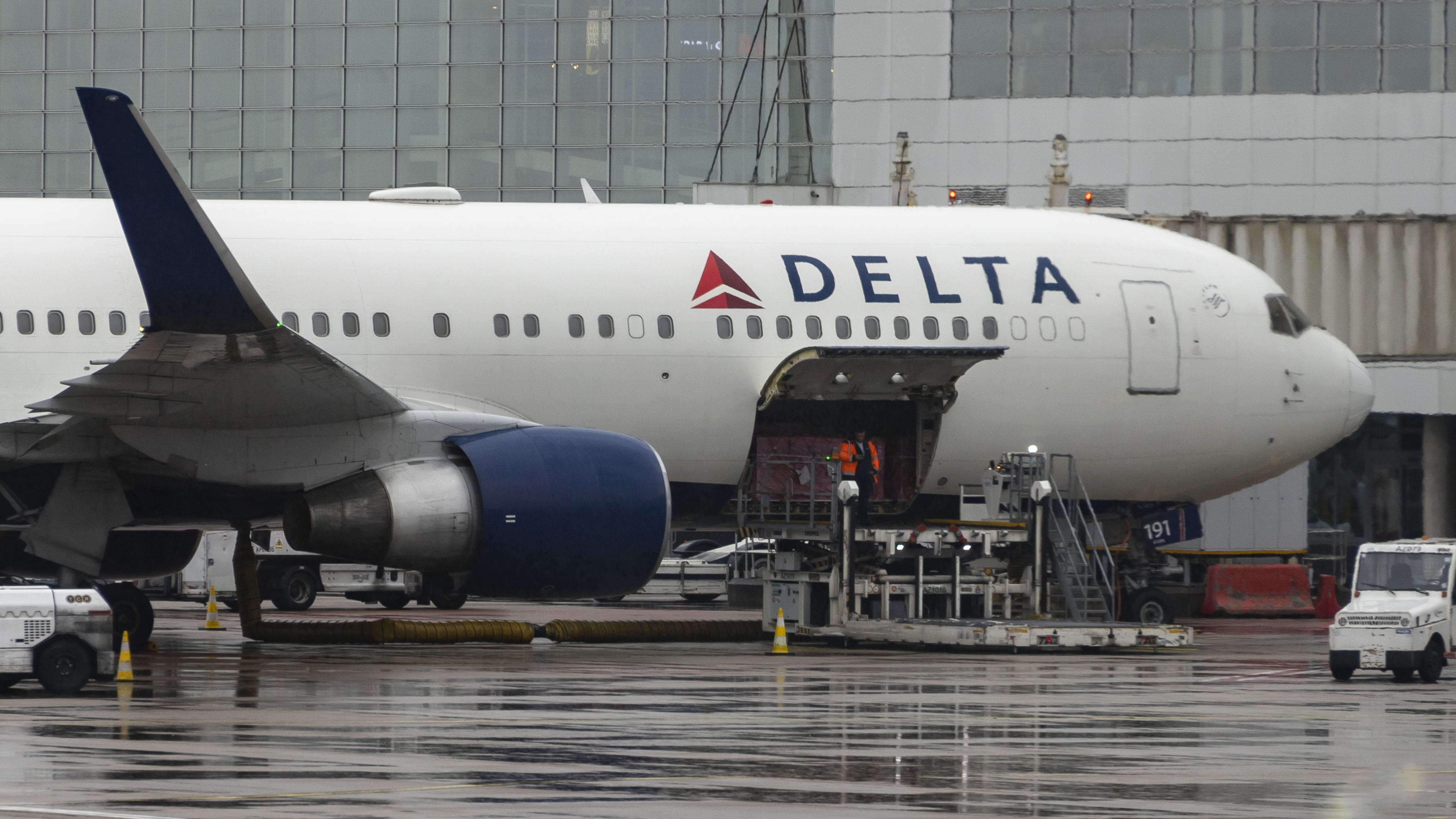 Lawmaker Calls Out Delta Air Lines: 'I'm Seeking Answers' - Men's Journal