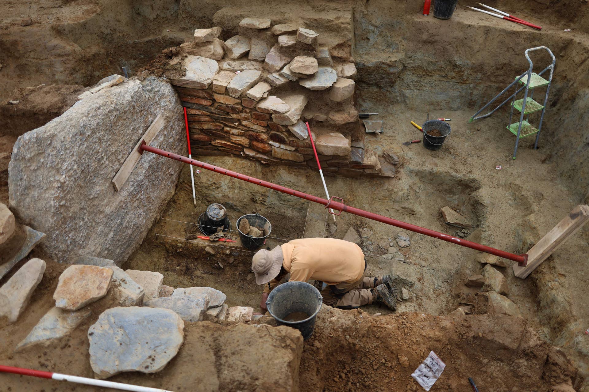 Map to Long-Lost Treasure Etched Into 4,000-Year-Old Rock Slab - Men's ...