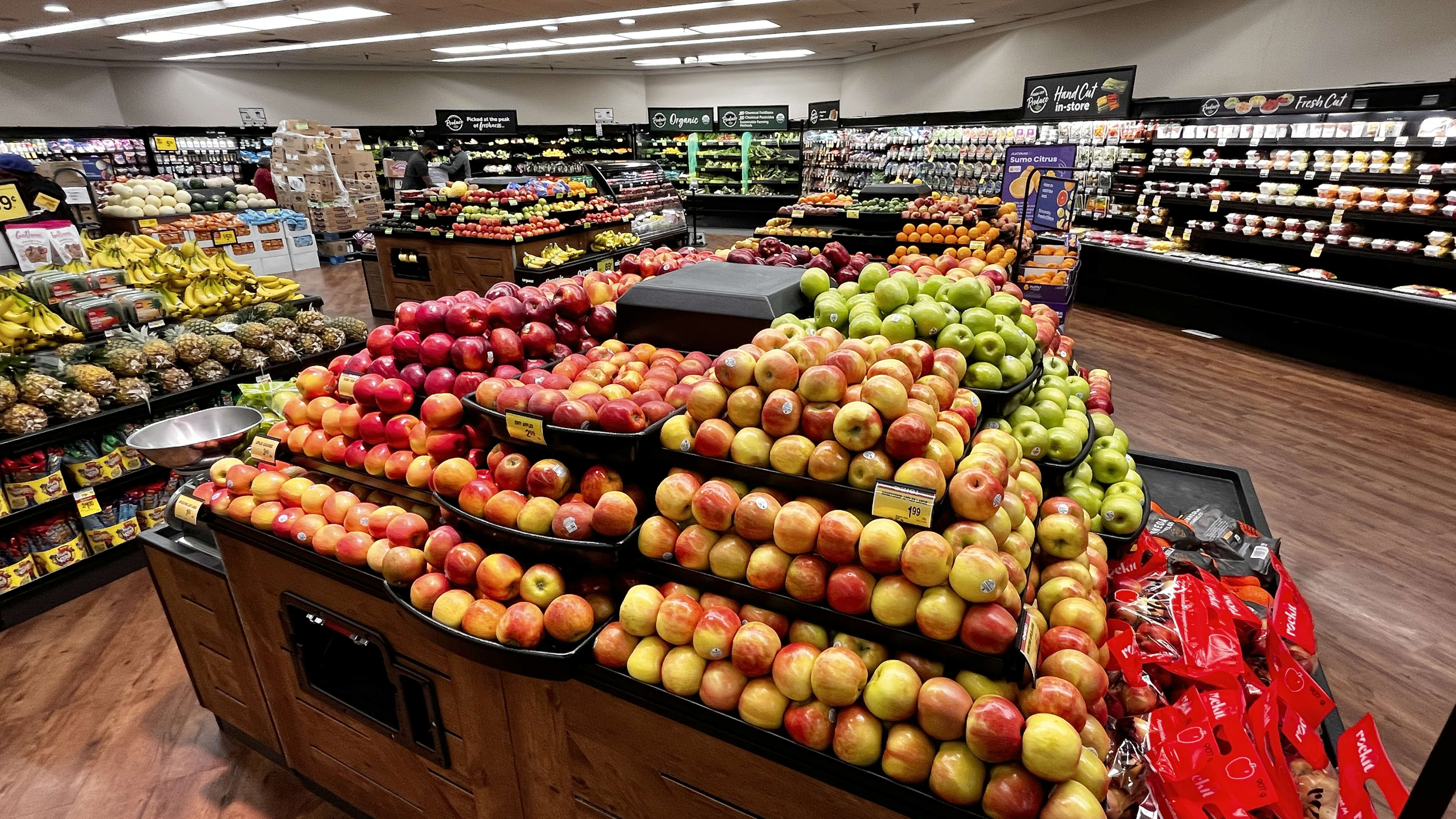 Beloved Grocery Chain Makes Big Move After Announcing Plans to Open 800 ...