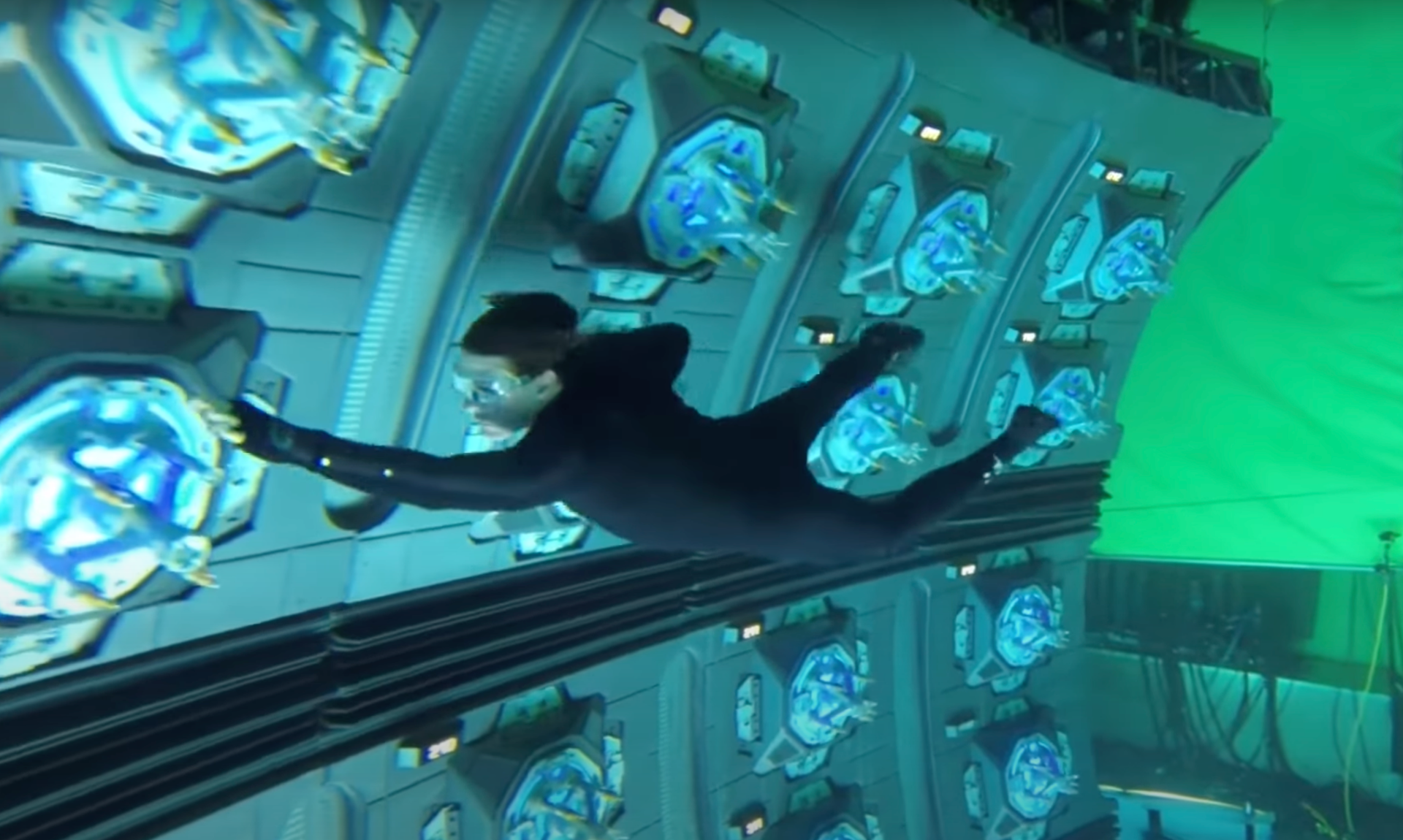 Tom Cruise Can Hold His Breath for Insane Amount of Time - Men's Journal