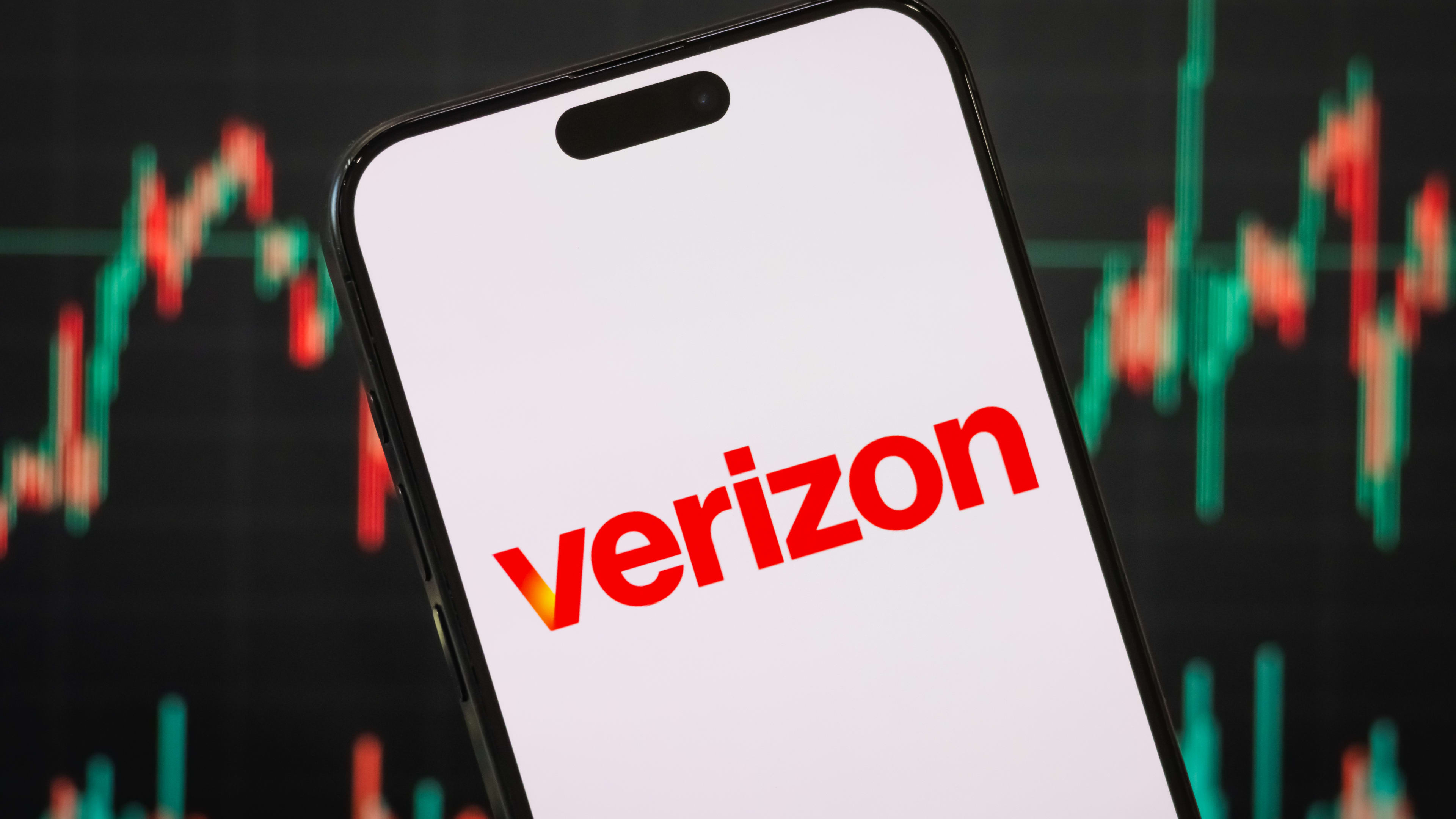 AT&T and T-Mobile Reassure Customers Amidst Verizon Outage - Men's Journal