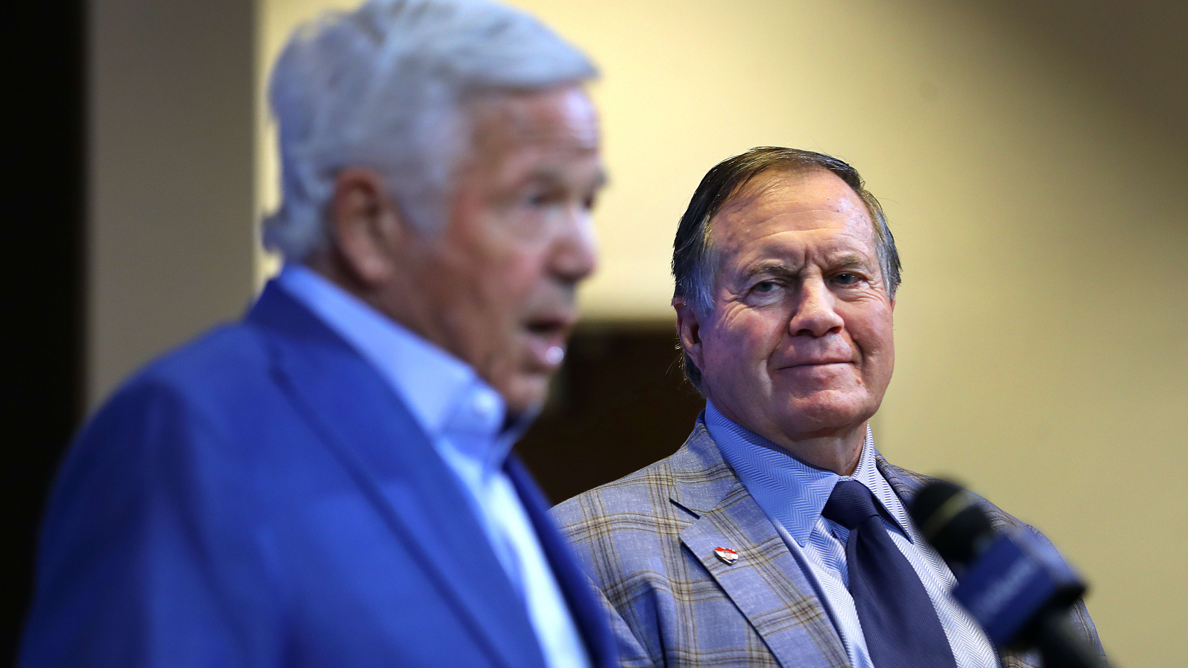 Bill Belichick Has Odd Response on Leaving Robert Kraft Out of New Book ...