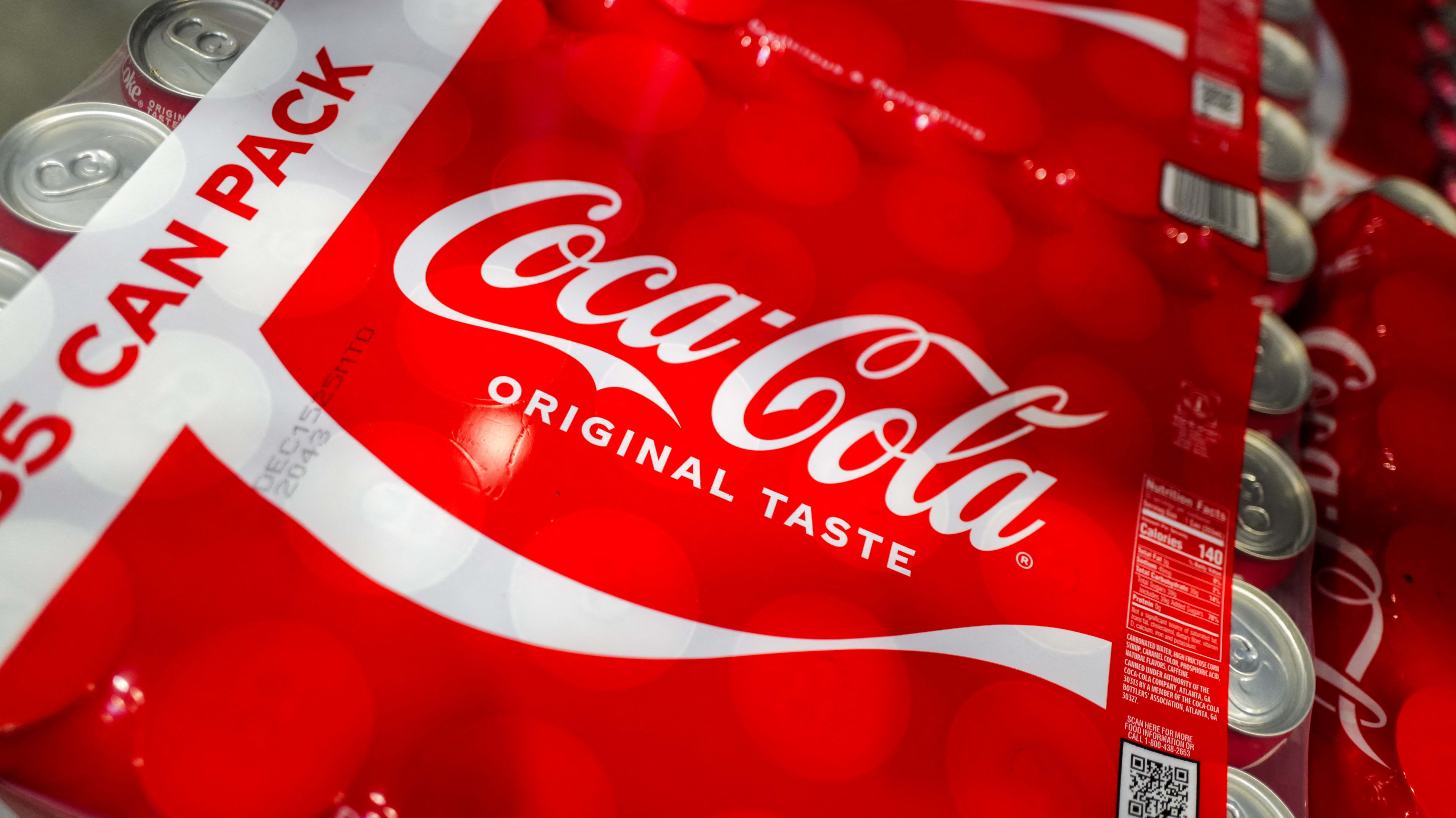 Coca-Cola Makes Big Announcement After Pepsi's Bad News - Men's Journal