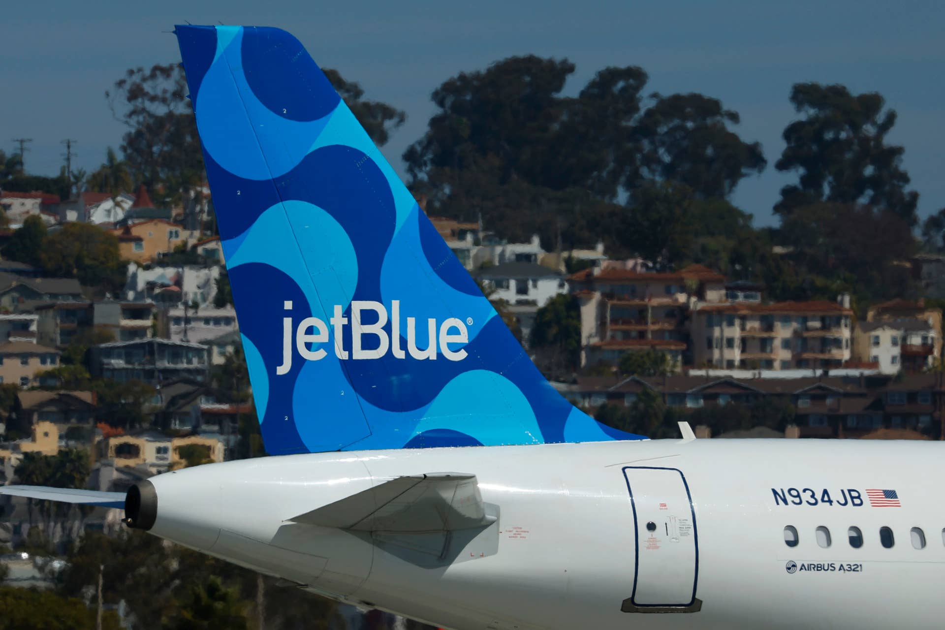JetBlue Announces Big Change to Onboard Snack Options - Men's Journal