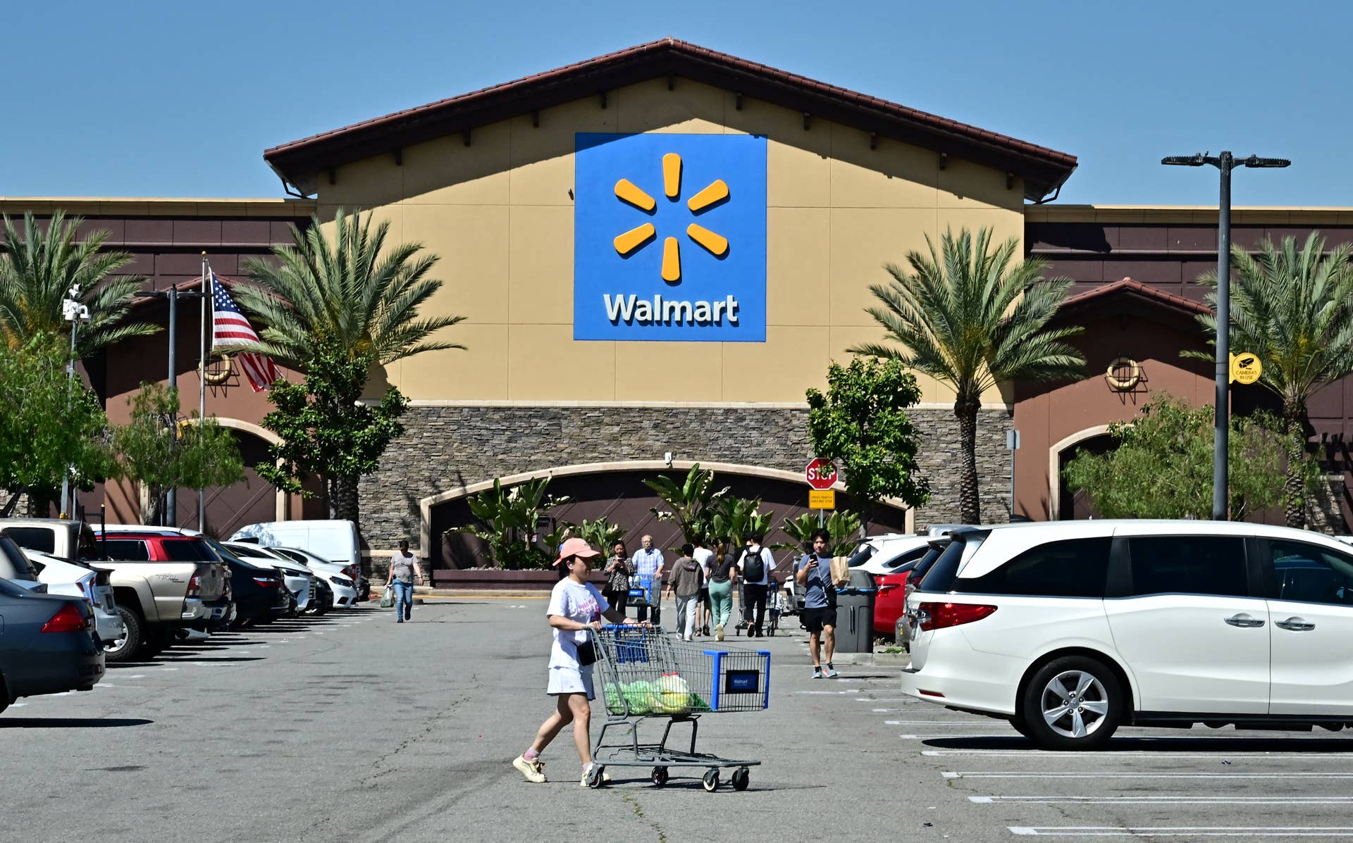 Walmart Announces 1st Futuristic Store With Unusual Amenities - Men's ...