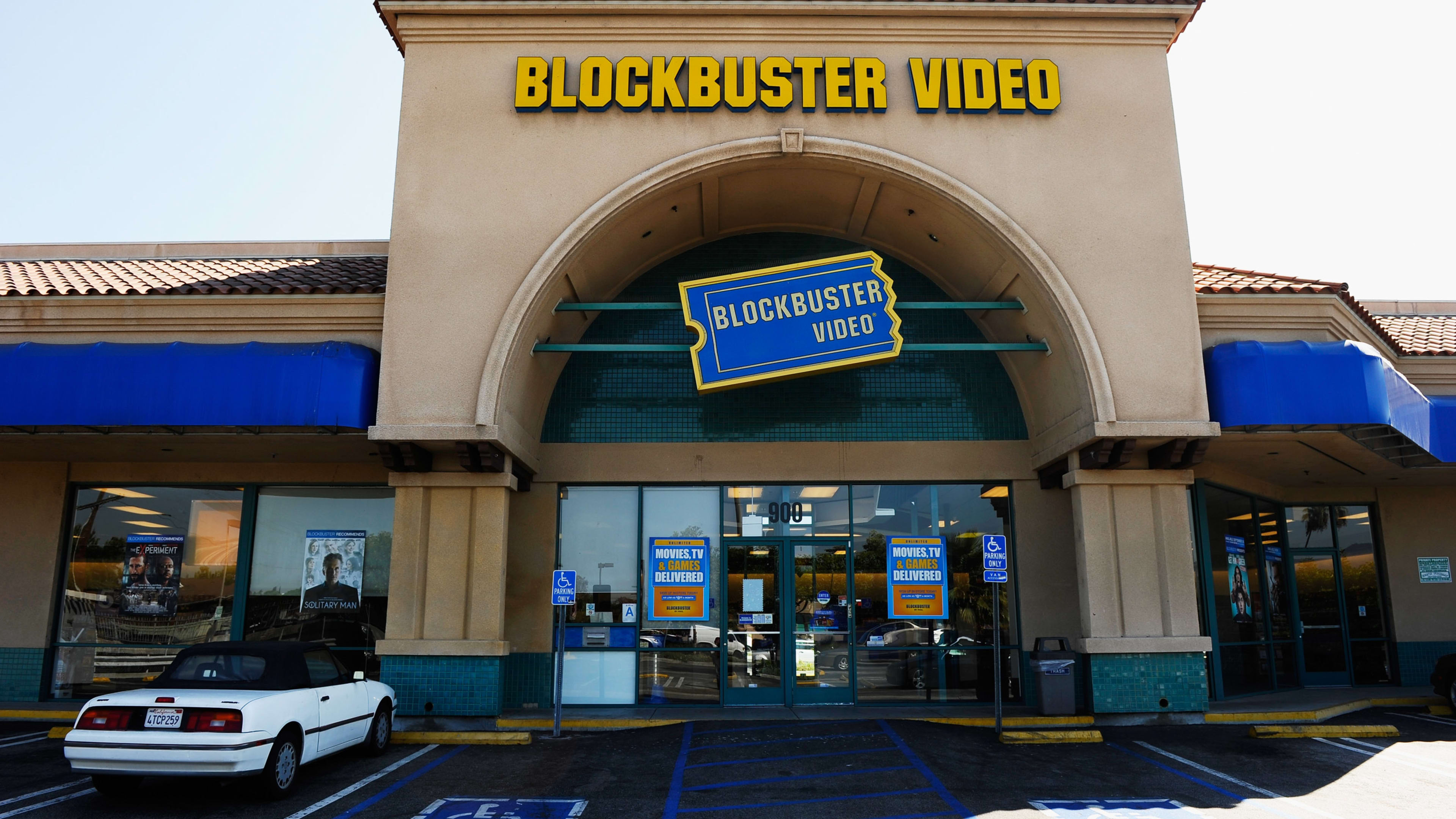 Last Blockbuster Store on Earth Develops a Loyal Following - Men's Journal