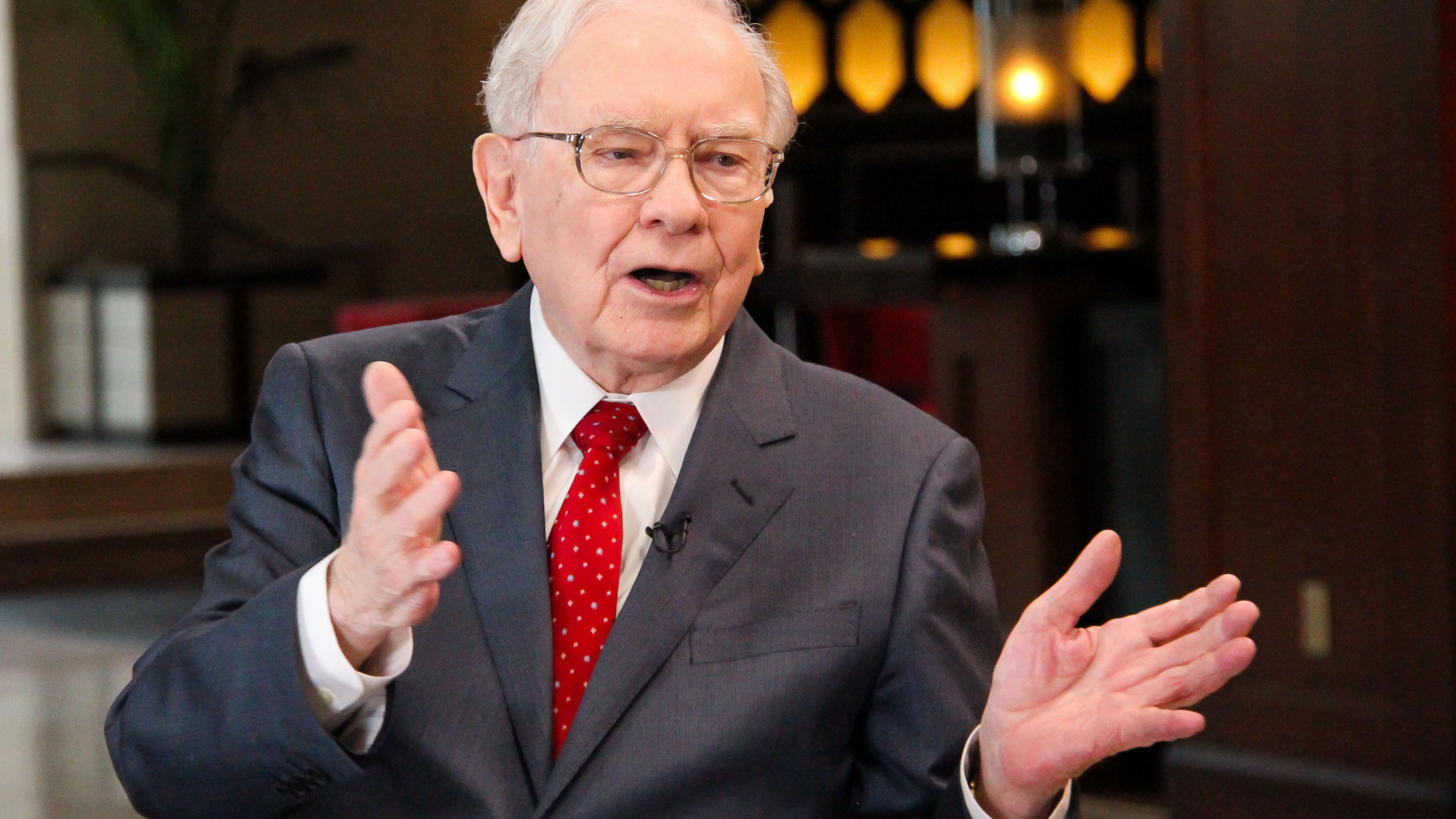 Warren Buffett's 6-Word Advice is Critical for Today - Men's Journal