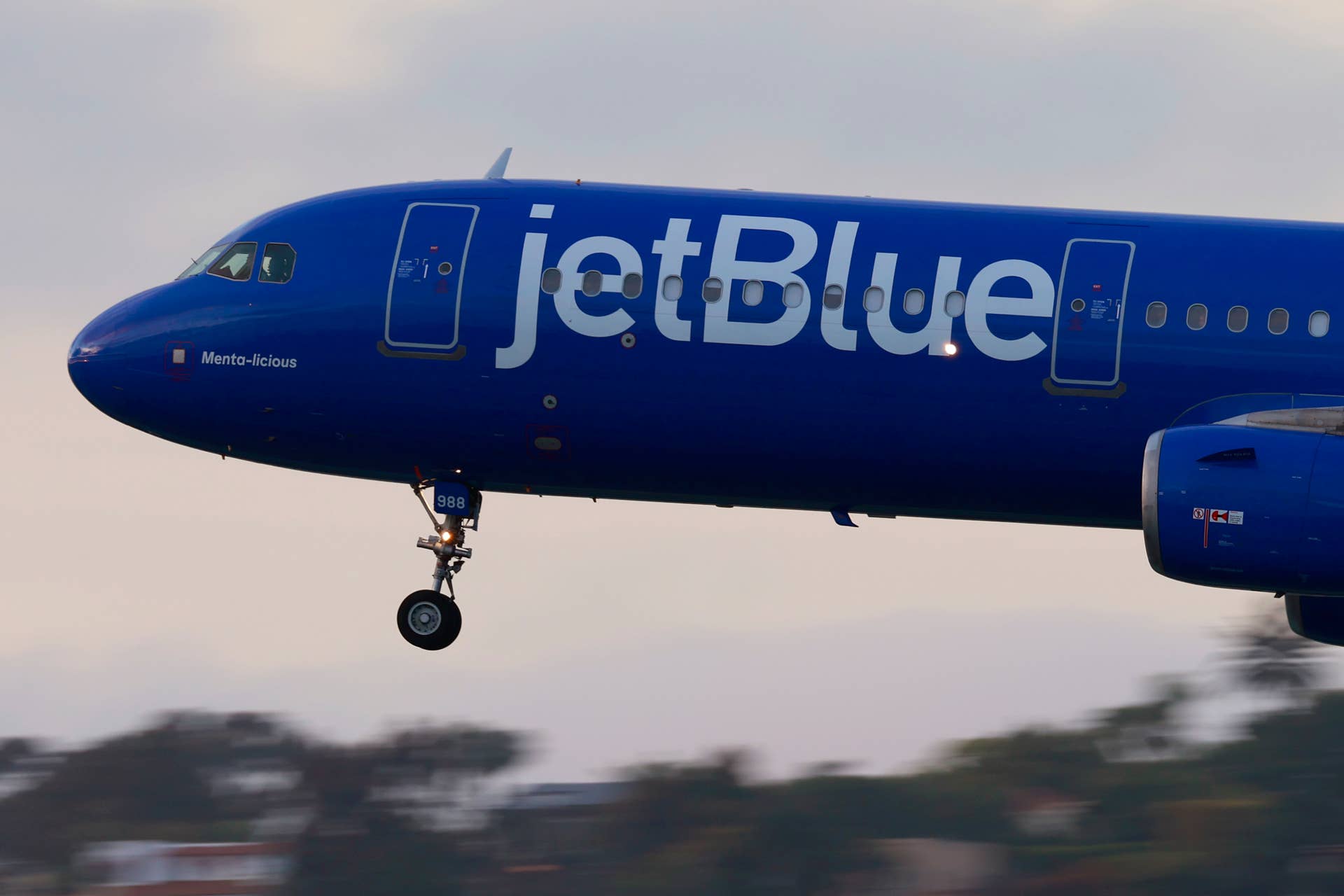 JetBlue Made Telling Moves Suggesting Major Change - Men's Journal