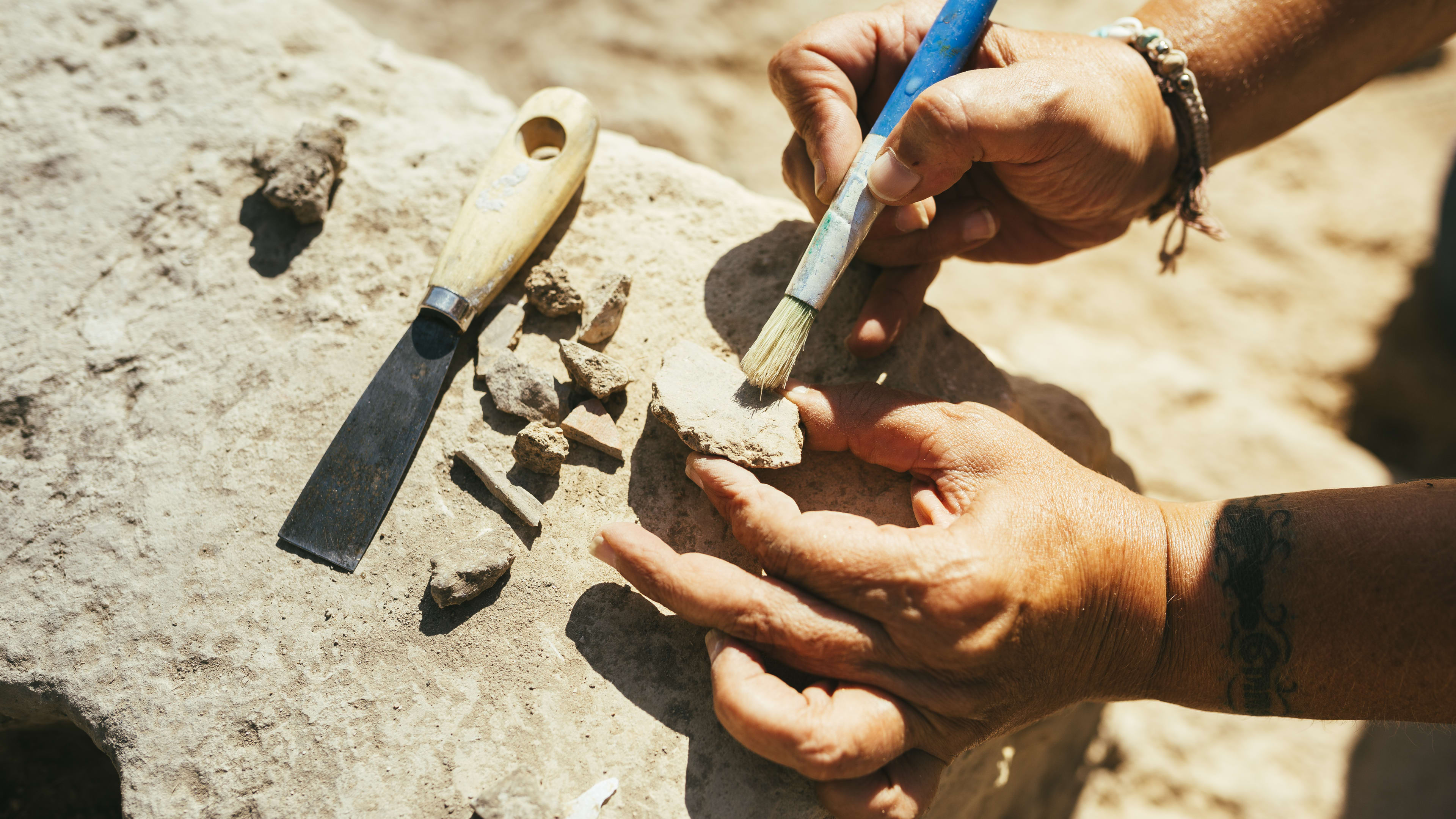 Archaeologists Find 140,000-Year-Old Bones Belonging to Ancient Humans ...