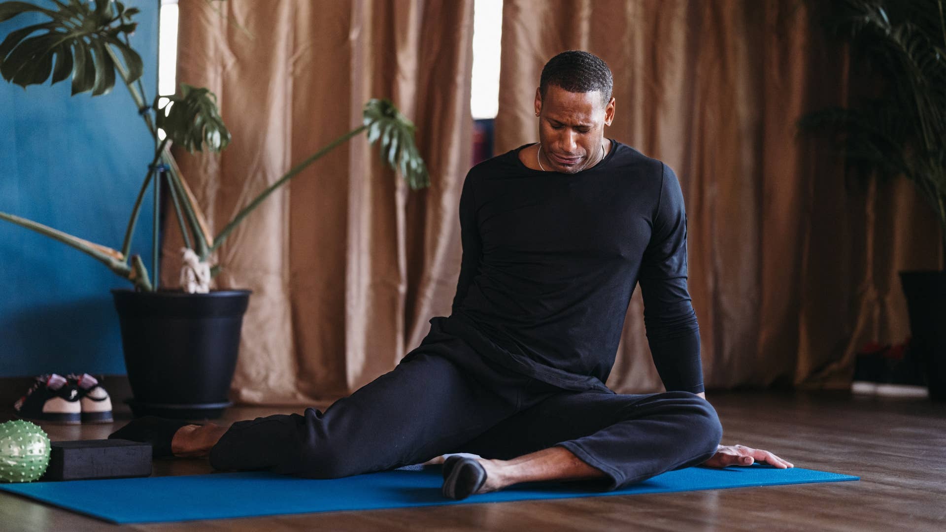 This Underrated Mobility Exercise Is the Secret to Pain-Free Hips - Men ...
