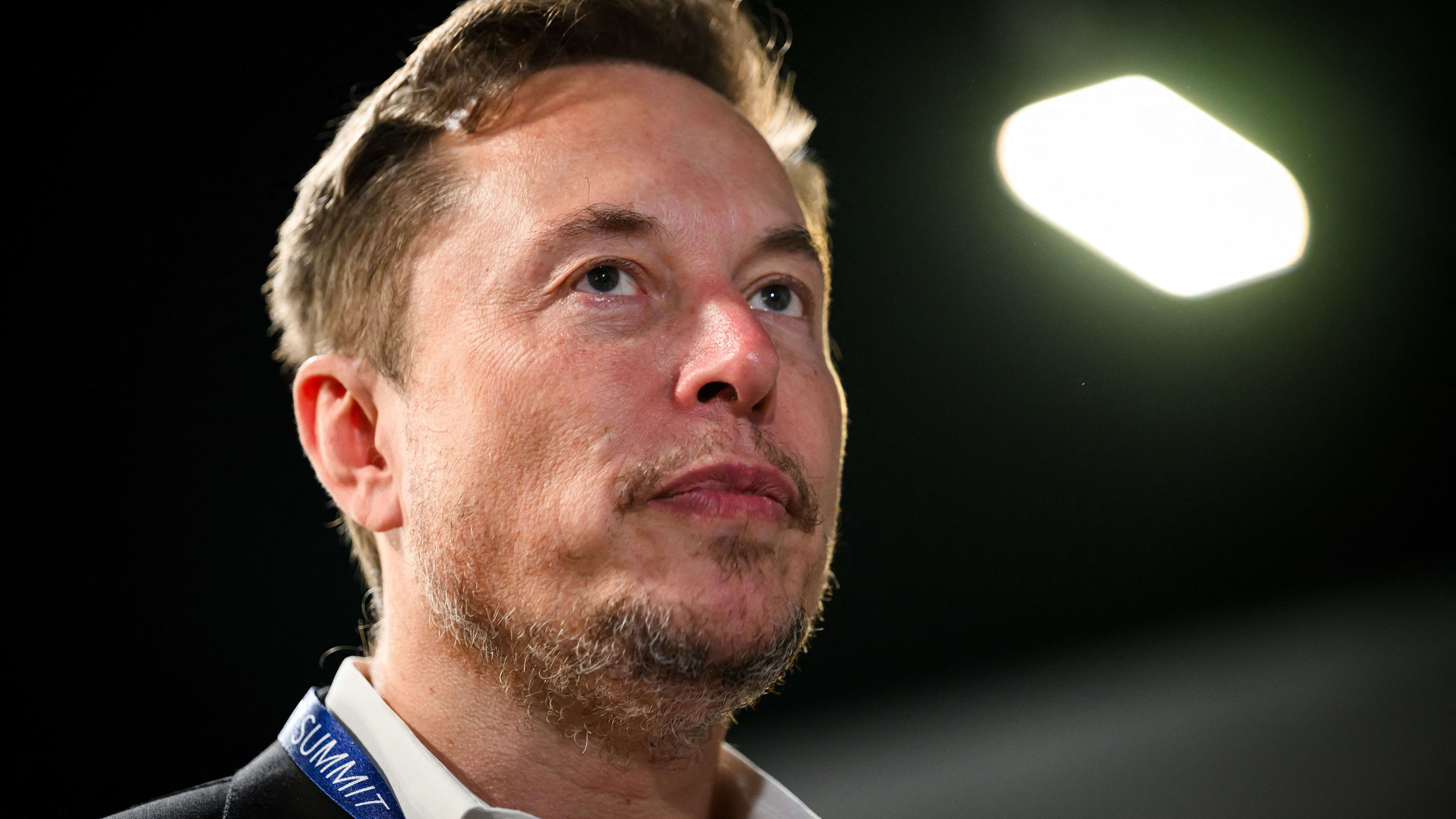 Elon Musk Changes Everything After X (Twitter) Outage - Men's Journal