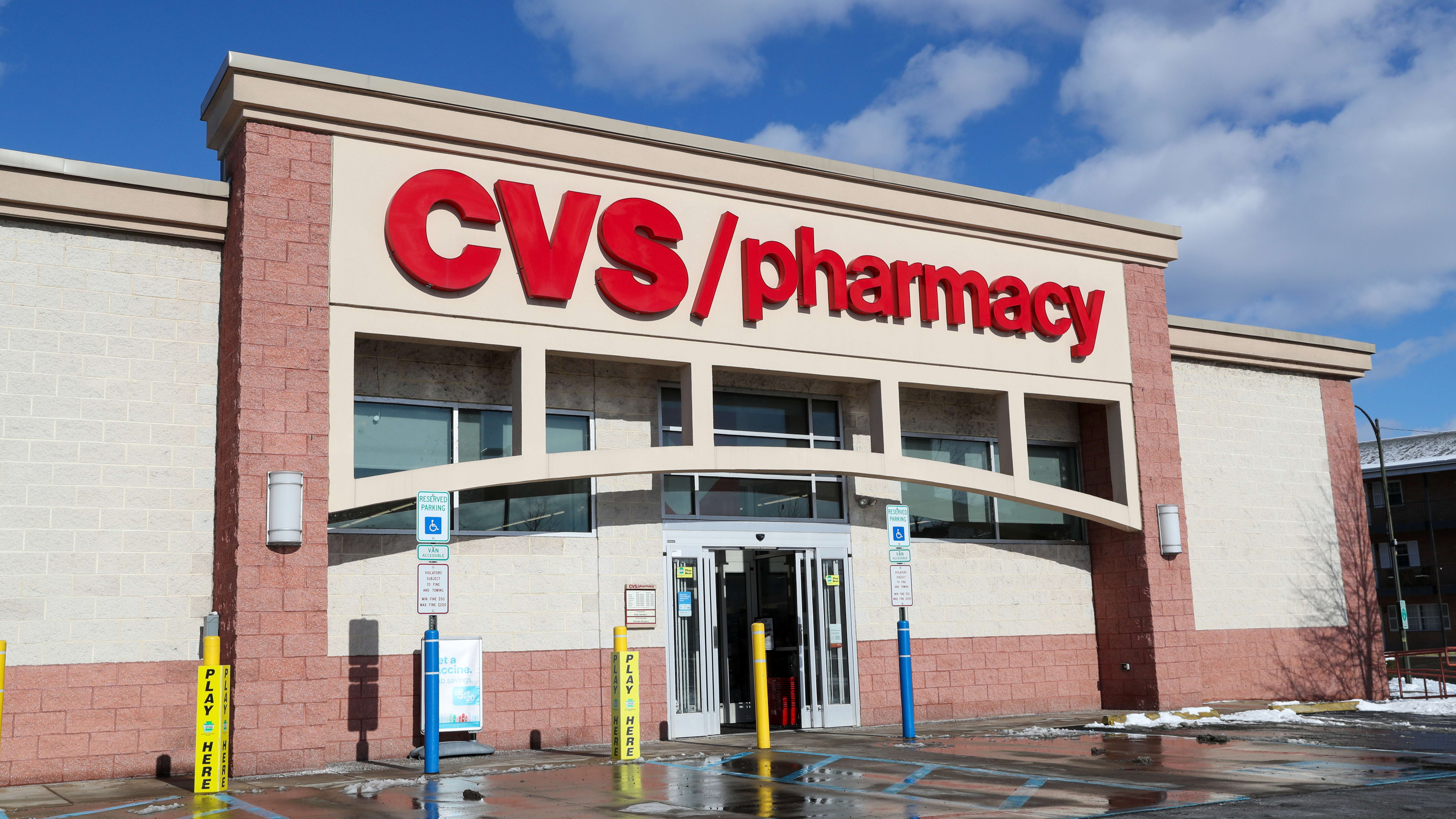 CVS Is Closing Hundreds of Stores By End of Year - Men's Journal