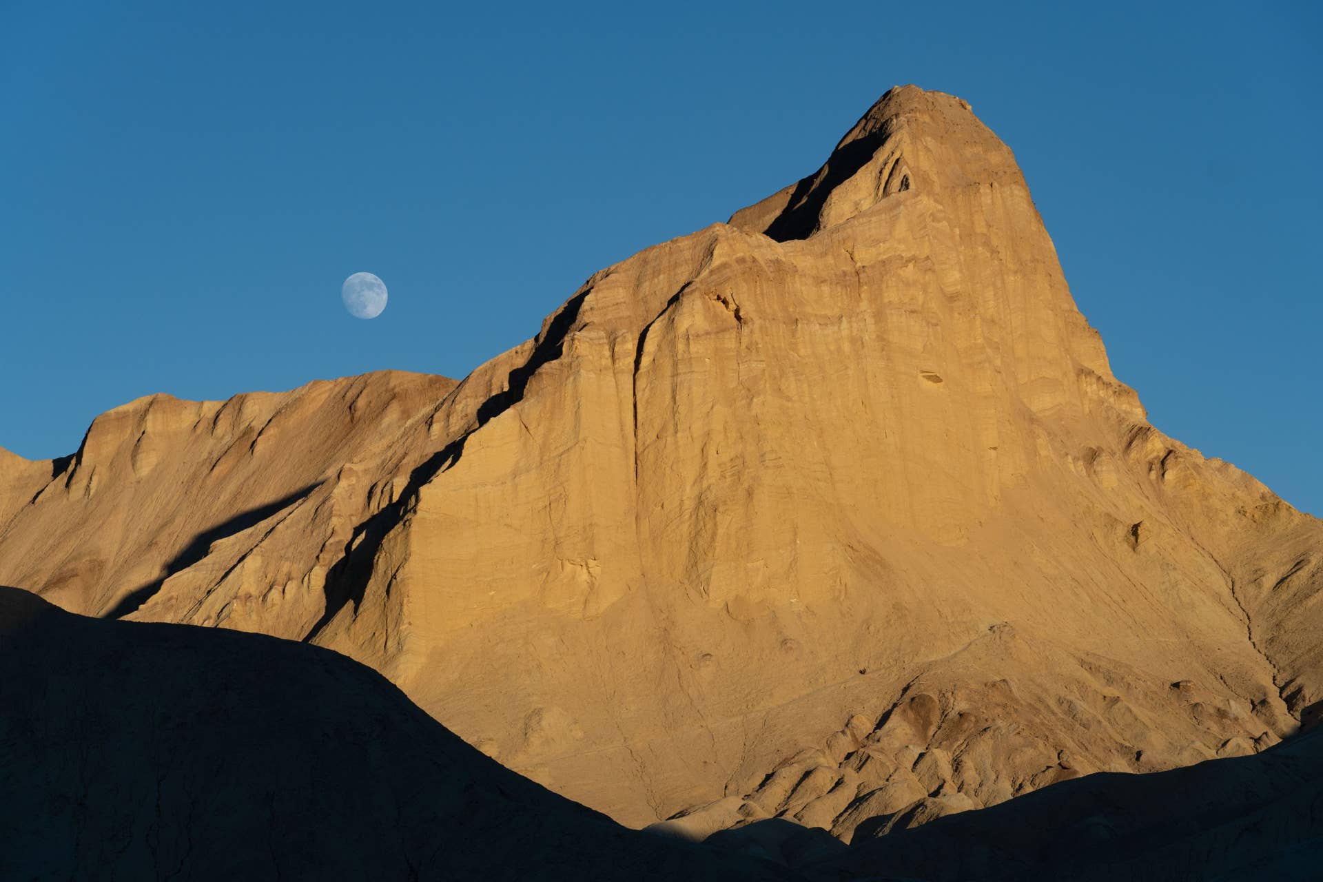 Death Valley National Park Is Warning Motorcyclists to Stay Away - Men ...