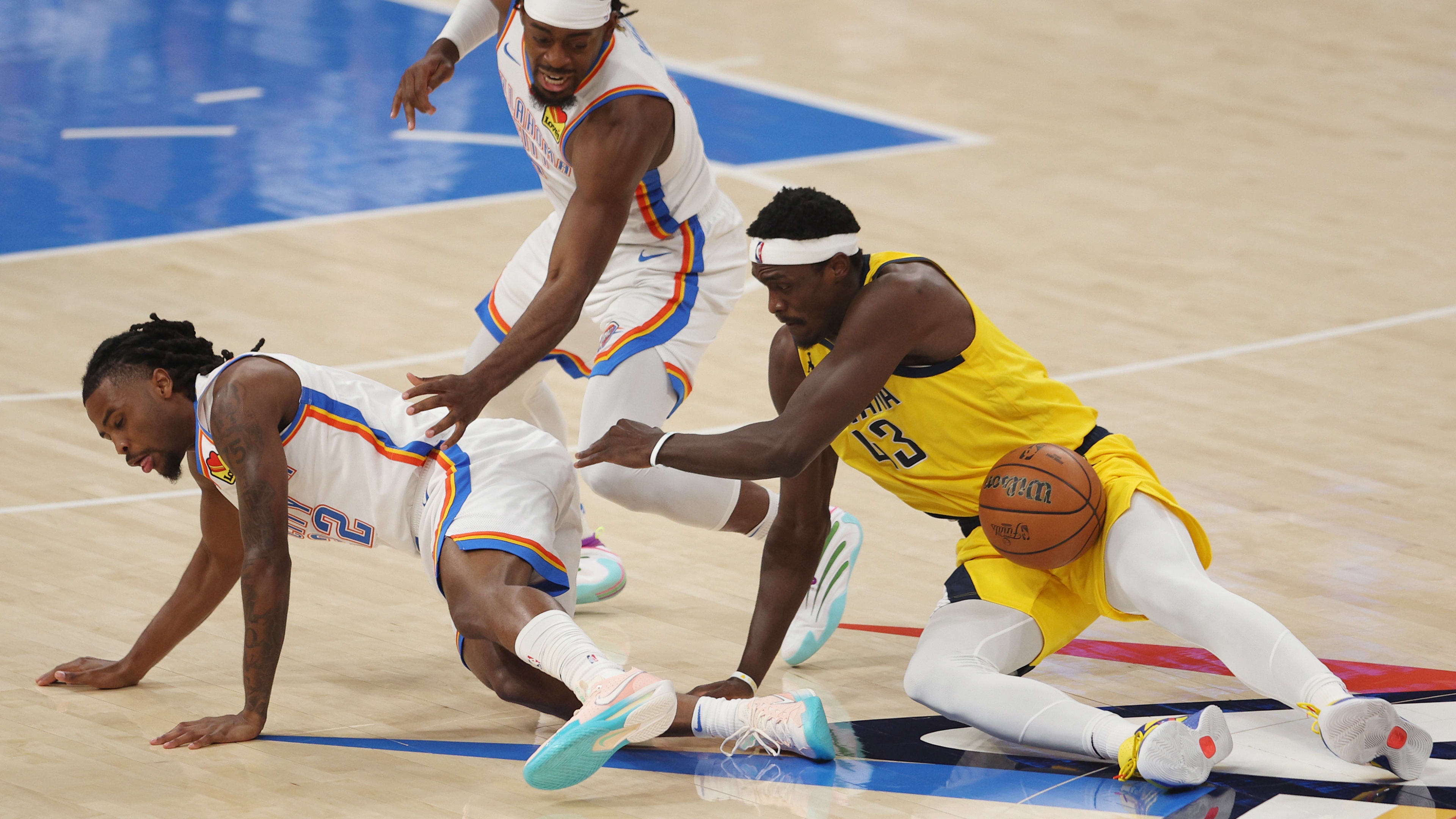 Four-Time Pro-Bowler Spotted Playing Fortnite at NBA Finals Game - Men ...
