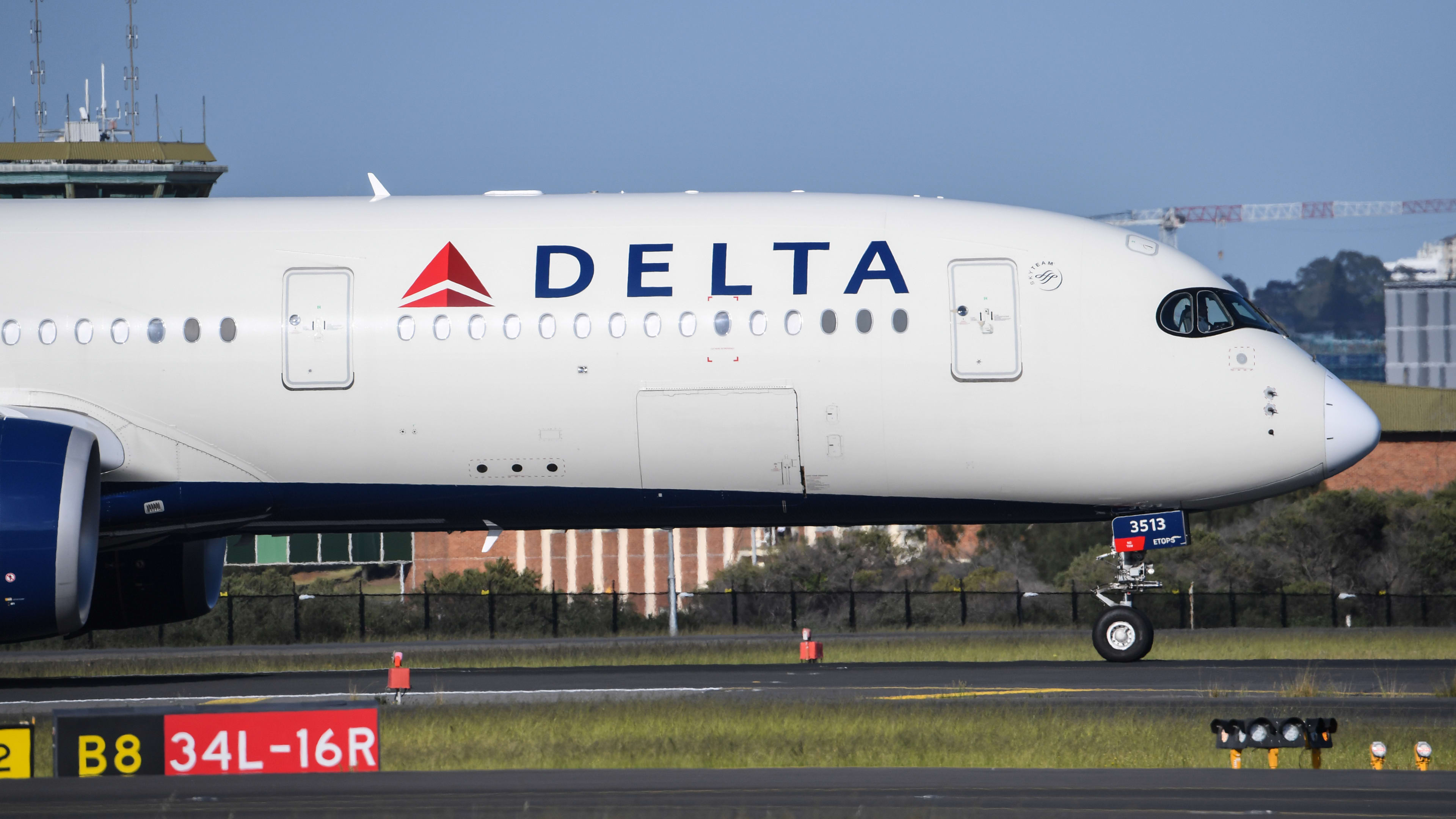 Delta Air Lines Makes Groundbreaking Change for Aircraft - Men's Journal