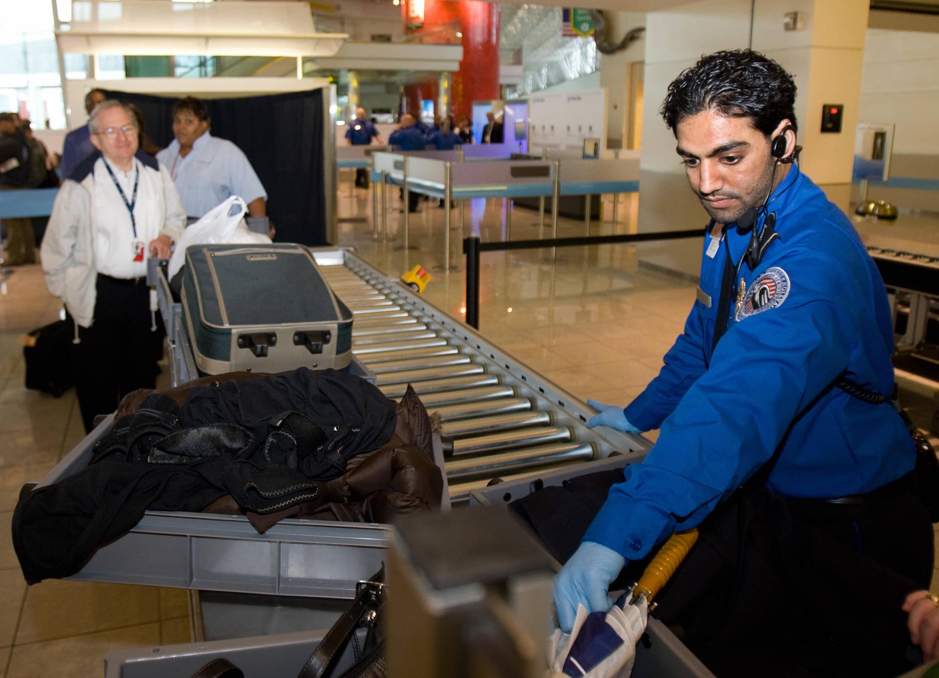 TSA Experts Issue Warning About Phones at Security Checkpoints - Men's ...