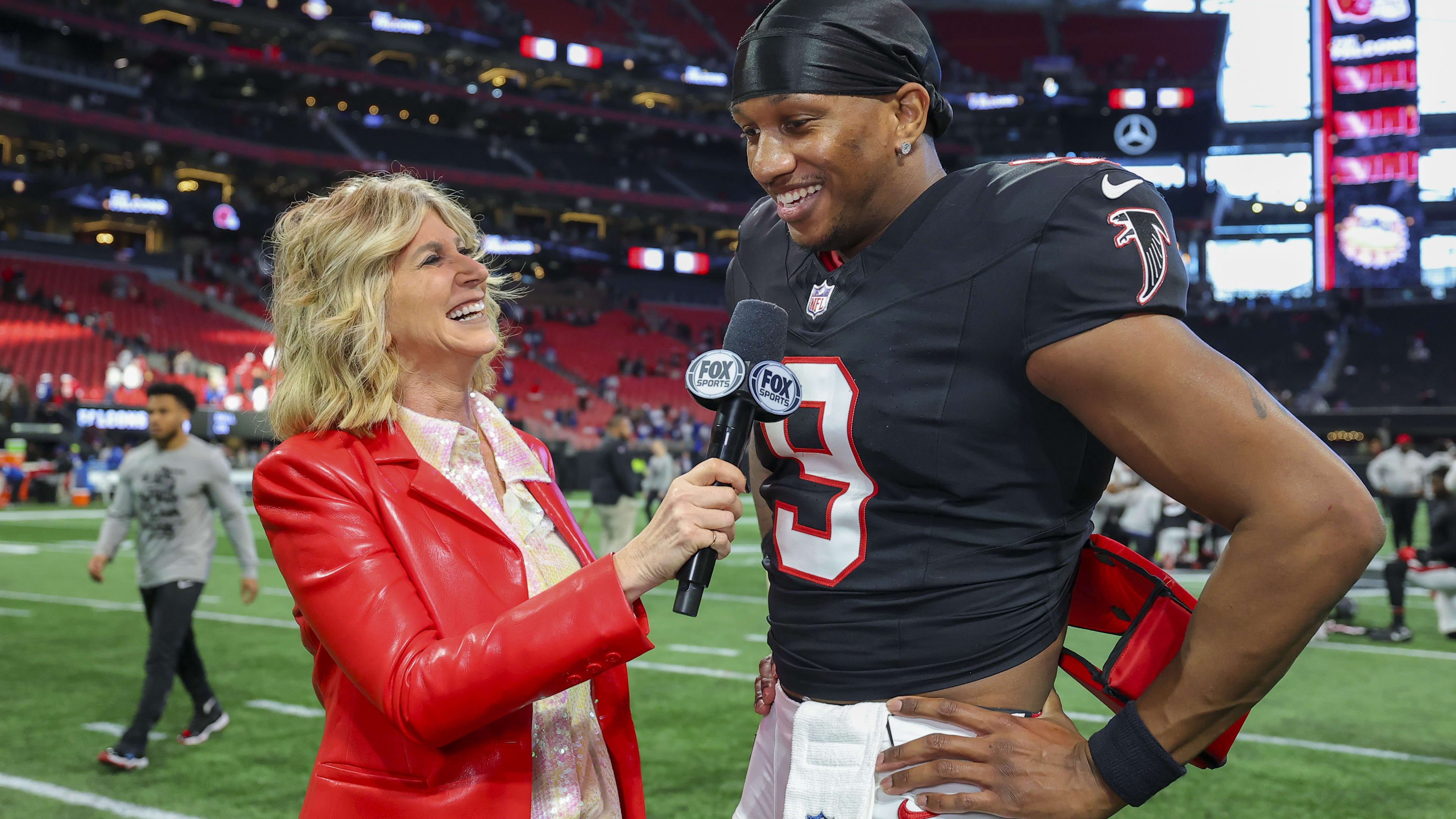 Veteran NFL Sideline Reporter Leaving After 23 Years - Men's Journal