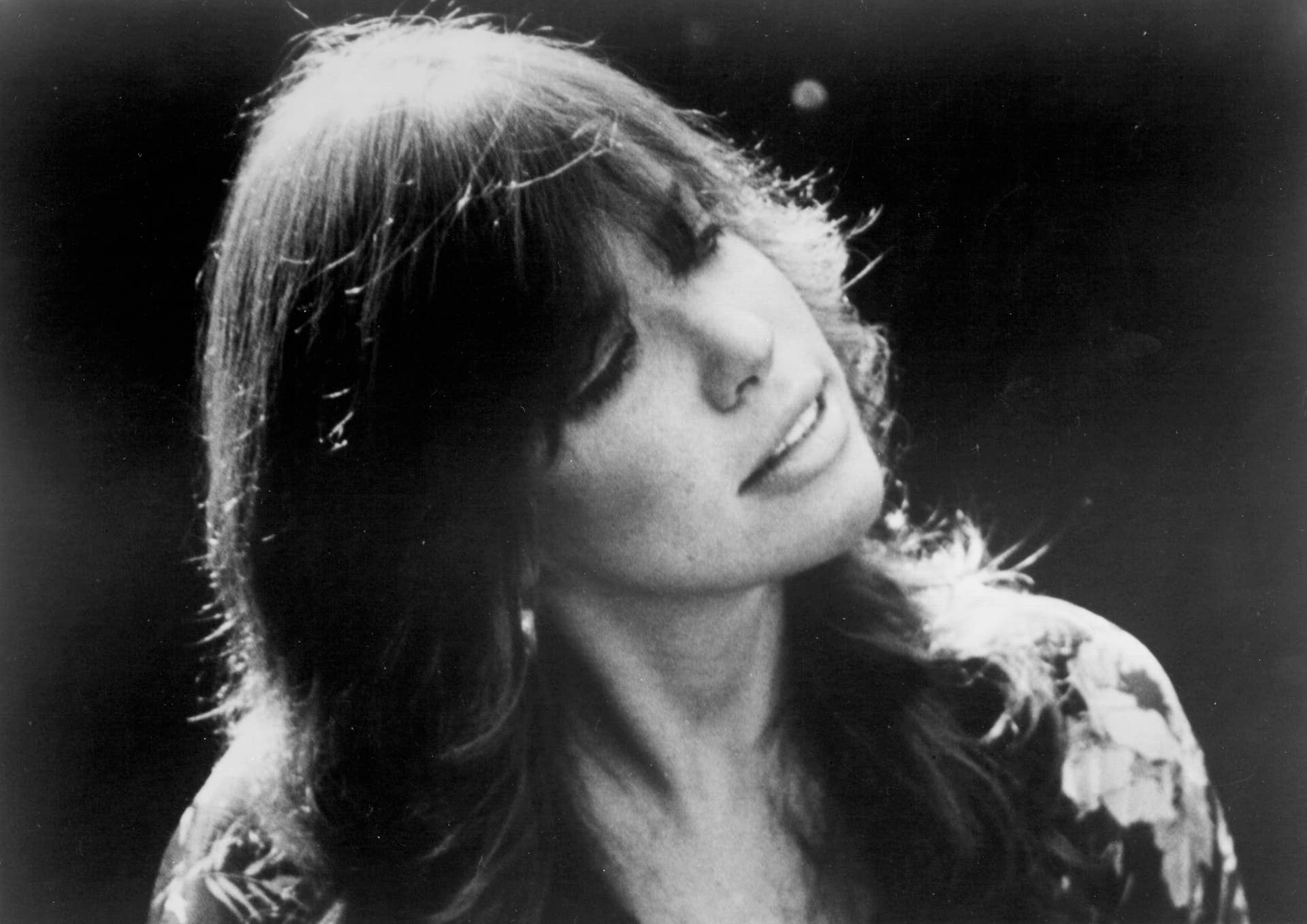 ‘70s Music Legend Carly Simon, 81, Defends Controversial Album Cover ...
